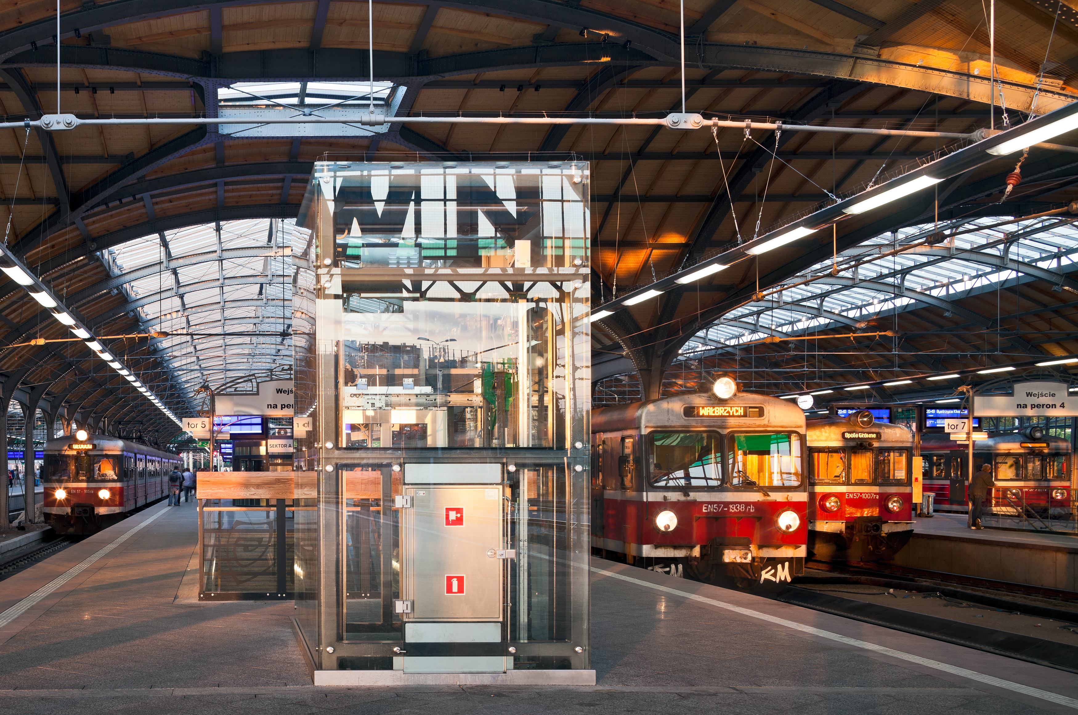 Extension and Refurbishment of the Main Train Station In Wroclaw by ...