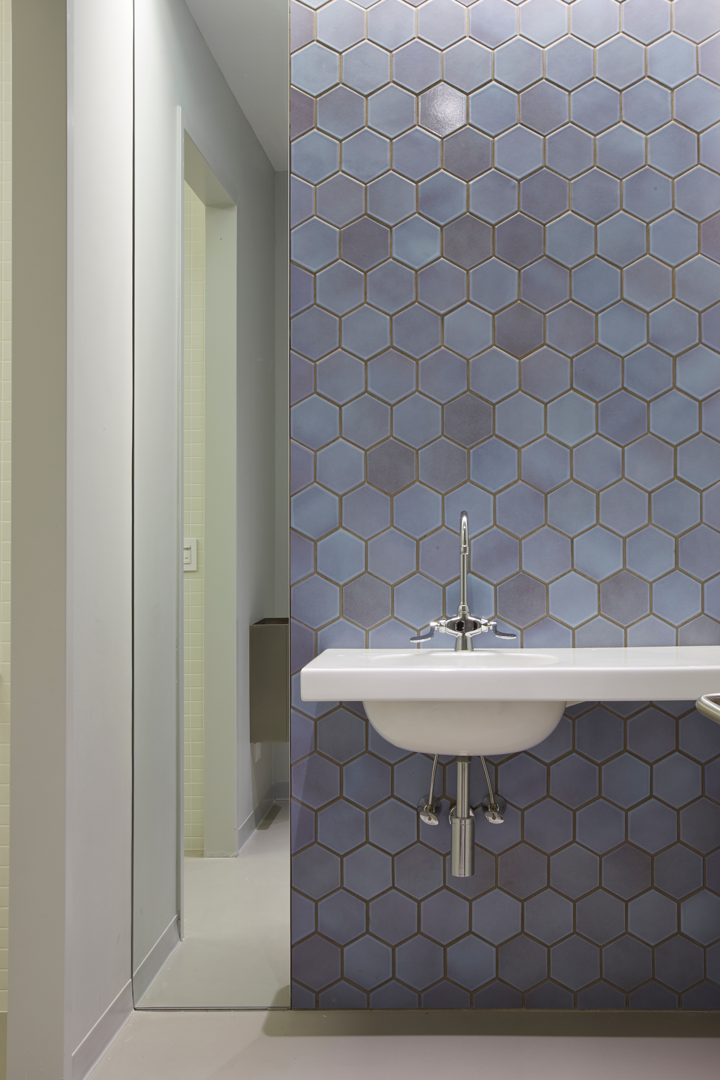 Longhouse Projects Commercial Art Gallery by Glickman Schlesinger ...