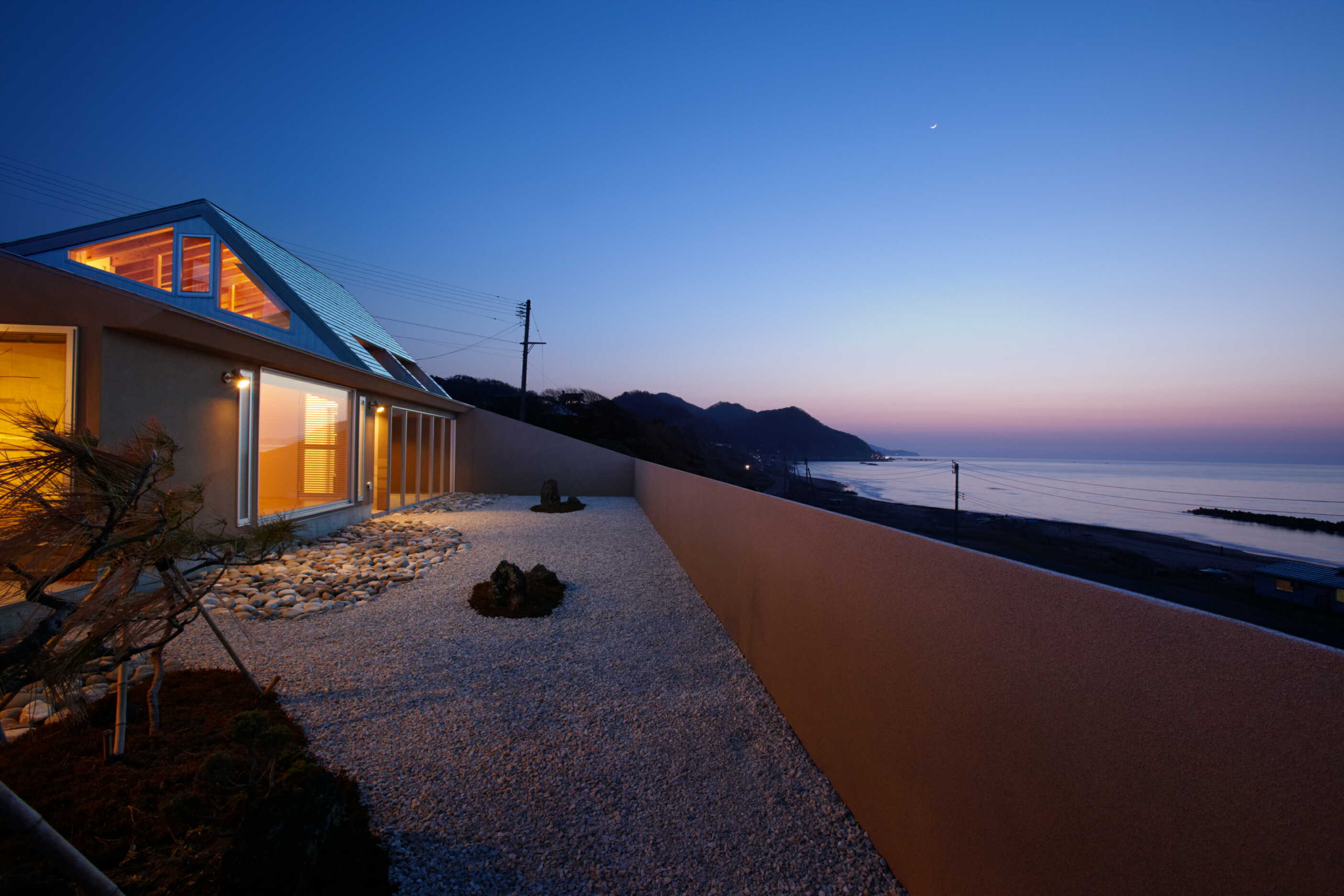Horizontal Line Residence by Nakano Design Architects - Architizer
