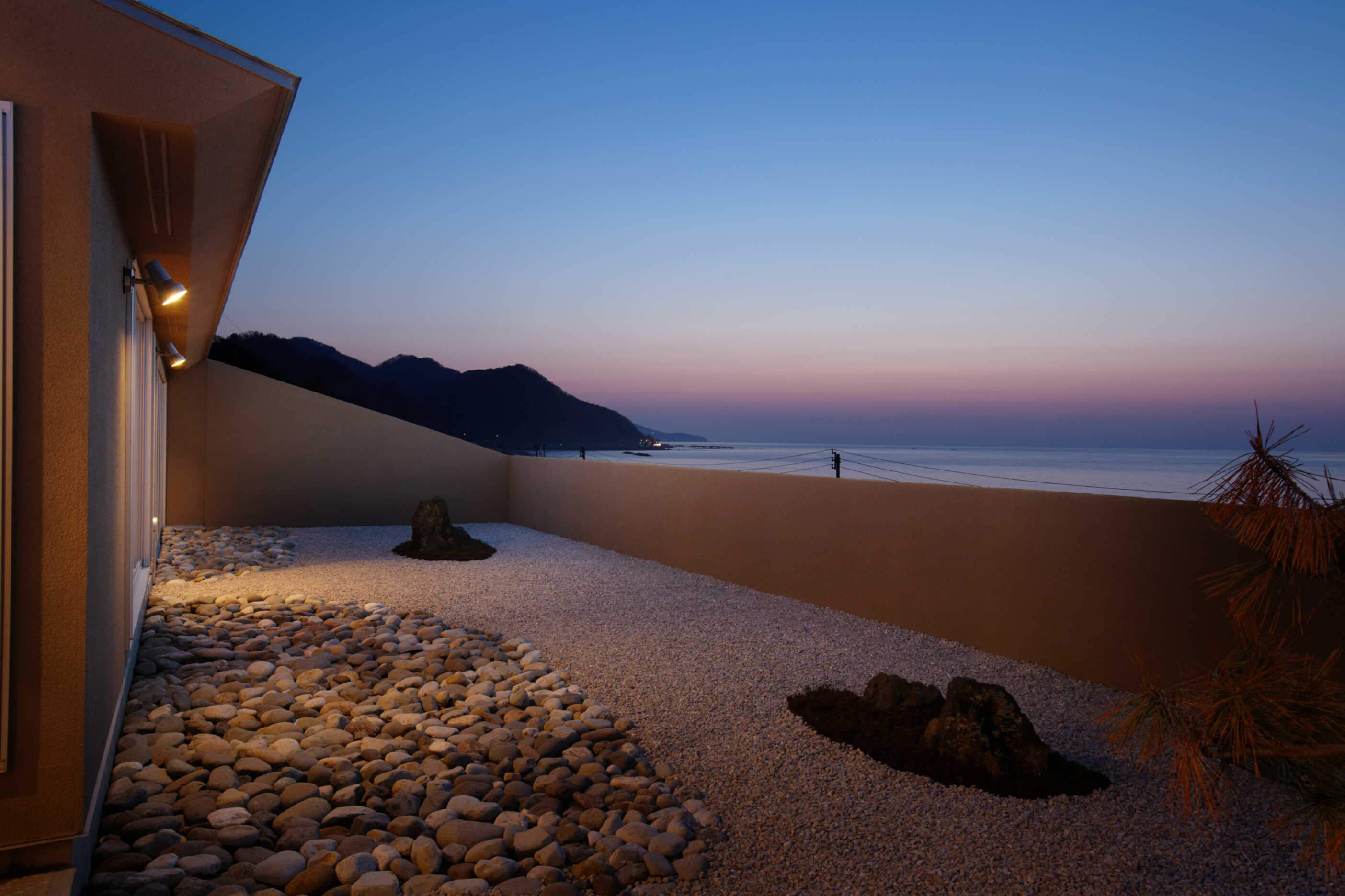 Horizontal Line Residence by Nakano Design Architects - Architizer