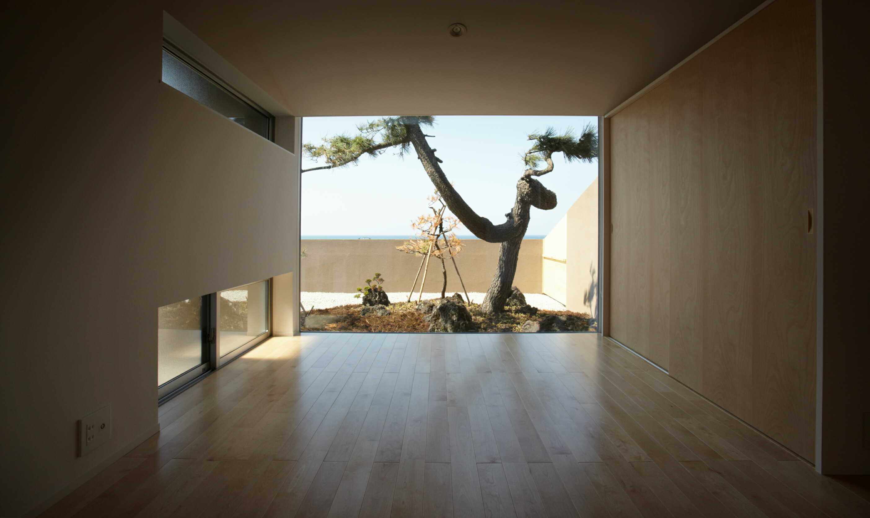 Horizontal Line Residence by Nakano Design Architects - Architizer