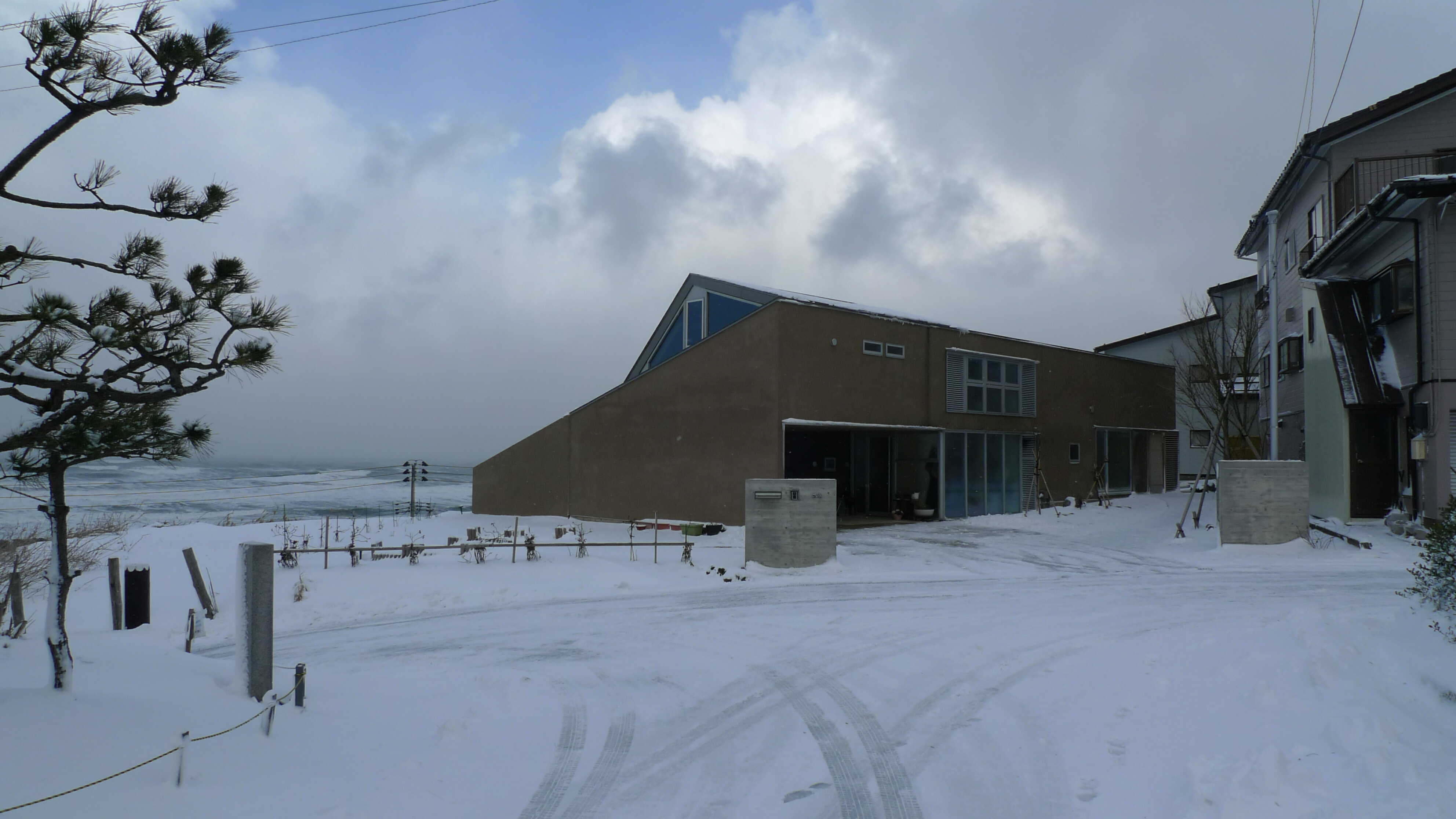 Horizontal Line Residence by Nakano Design Architects - Architizer