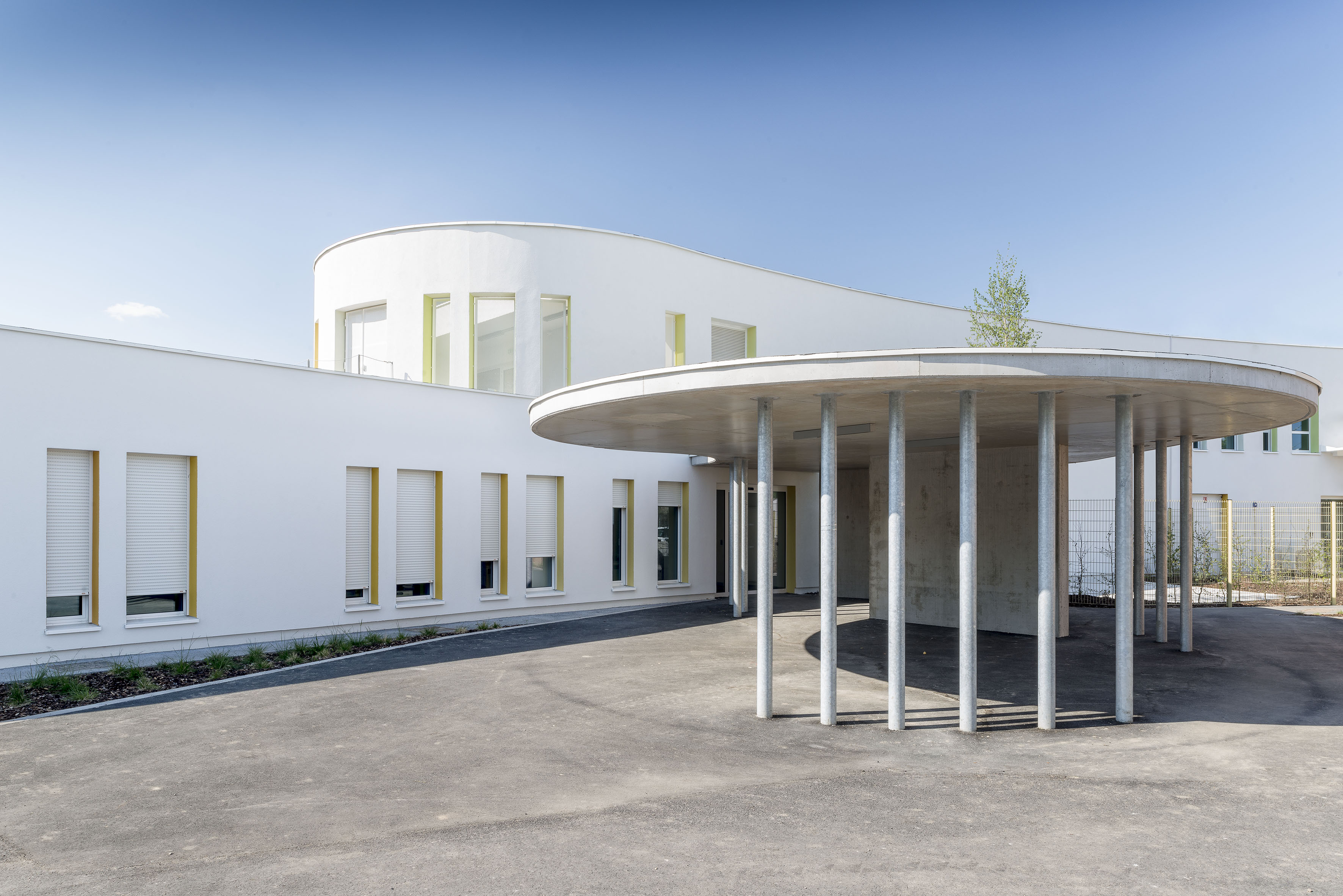 Hospital Building of the Erstein Hospital by Patrick Schweitzer et ...