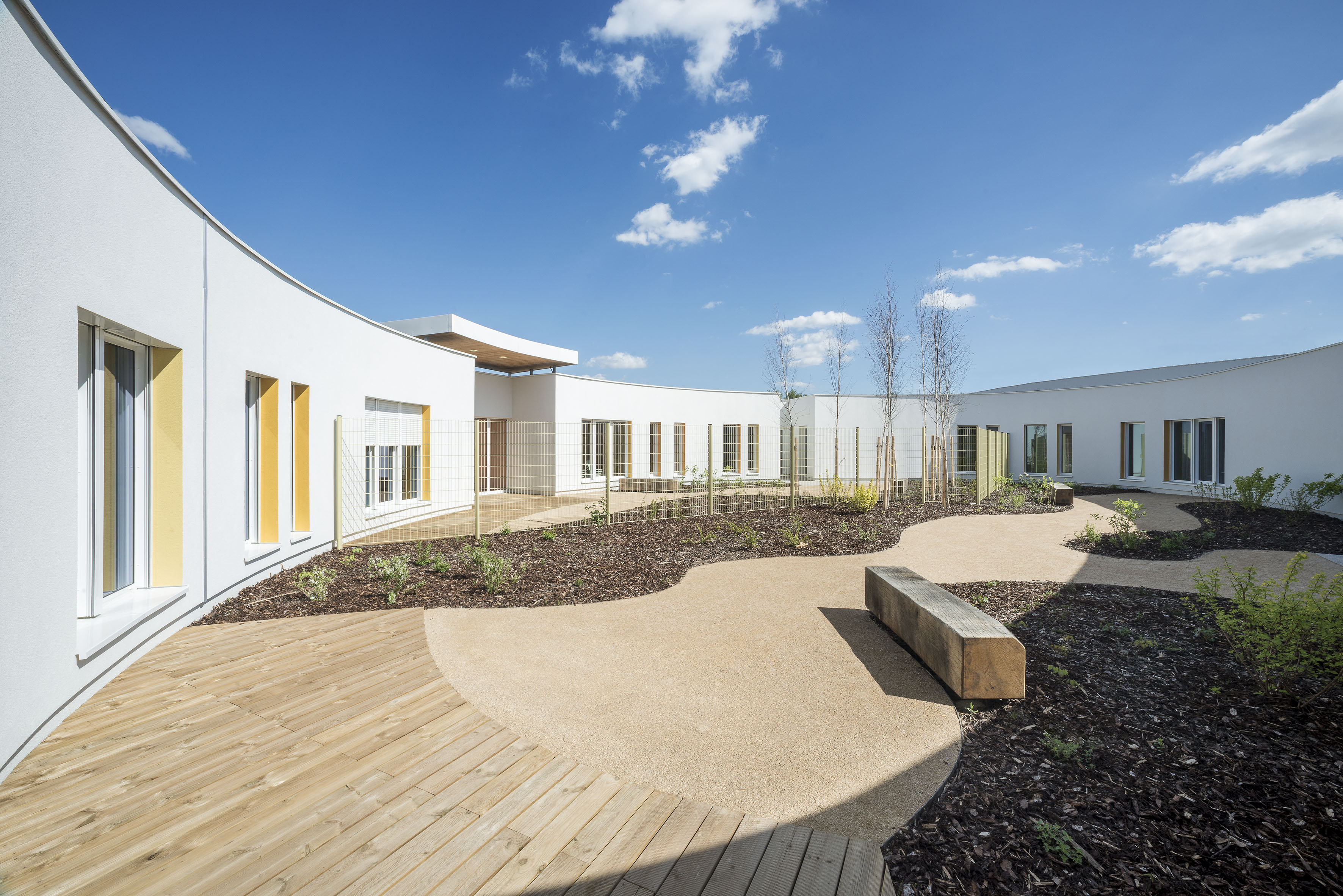 Hospital Building of the Erstein Hospital by Patrick Schweitzer et ...