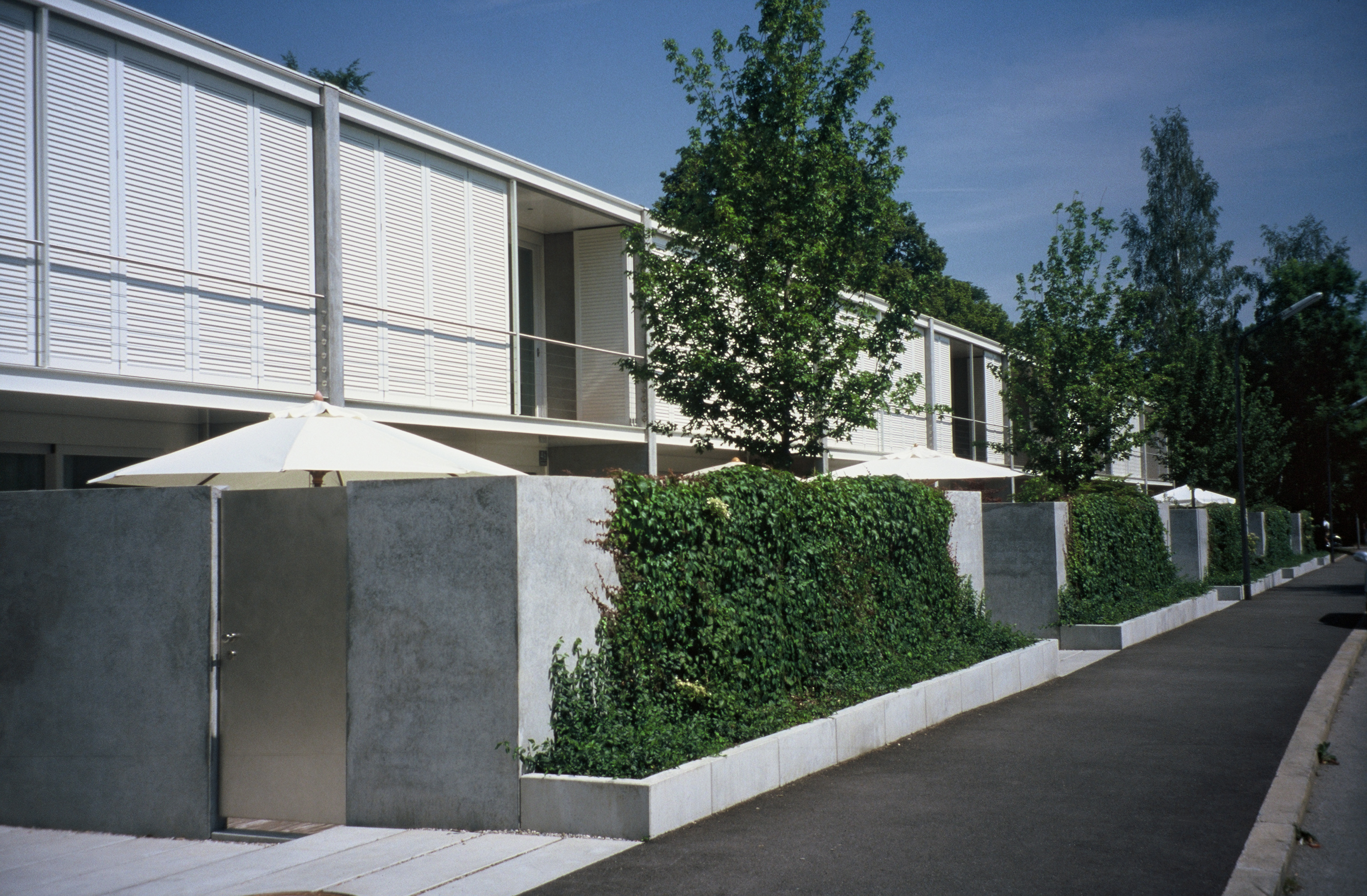 Reihenhaus-Wohnanlage by Architekturbüro von Seidlein Röhrl - Architizer