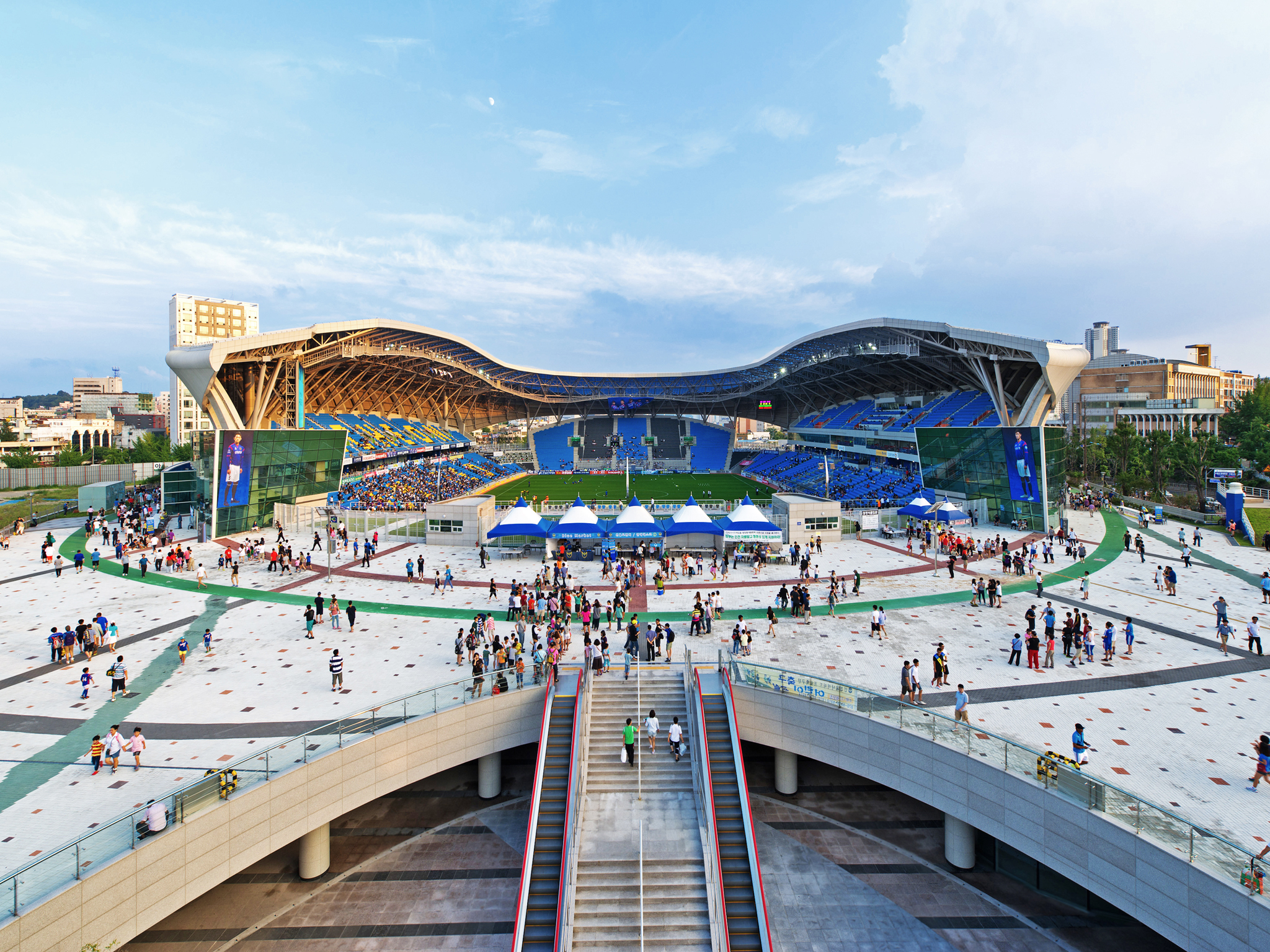 Incheon Football Stadium +Sungui Arena Park by ROSSETTI - Architizer