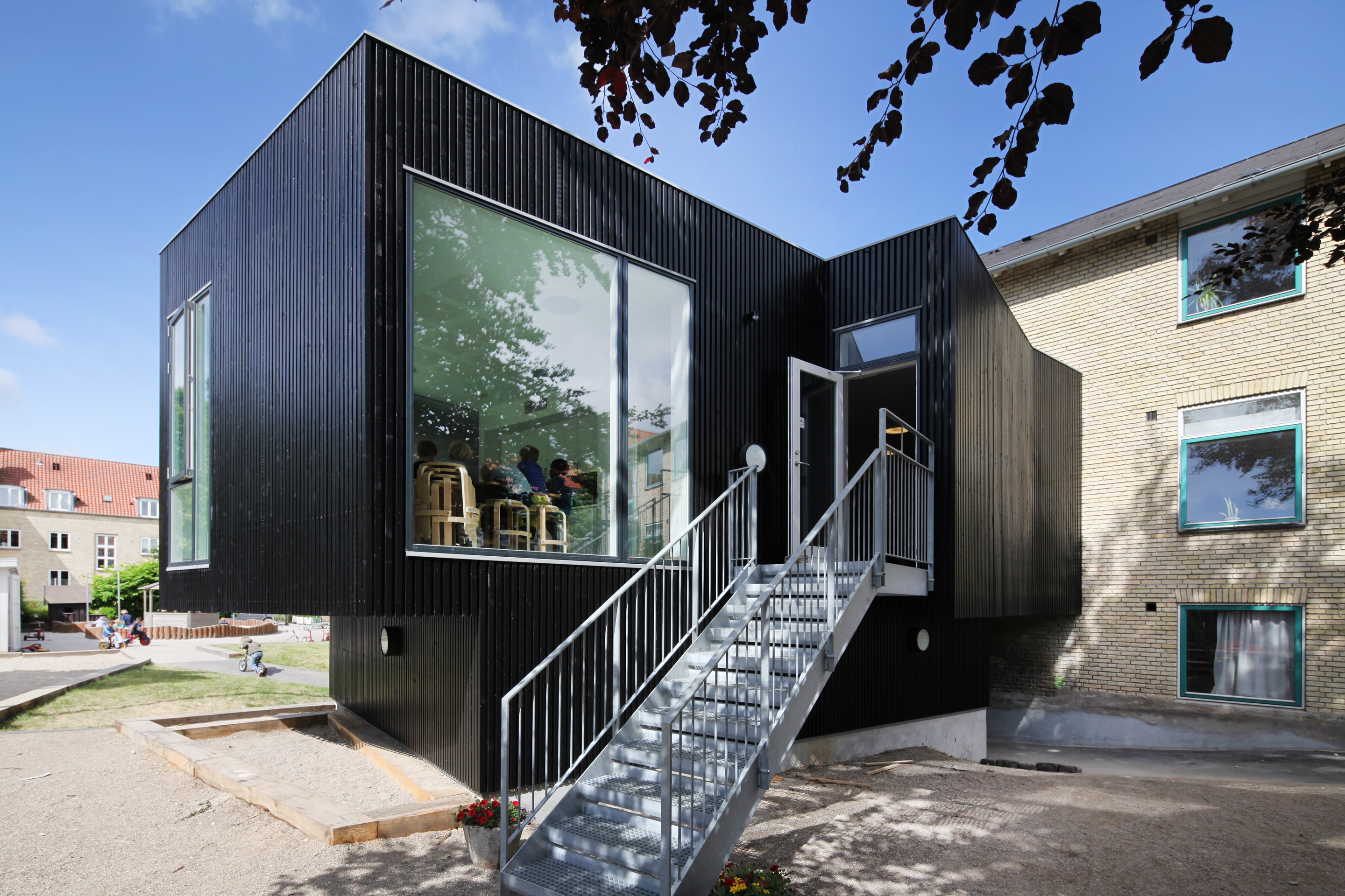 Compare and Contrast: Structuralism, Metabolism and Brutalism in Two ...