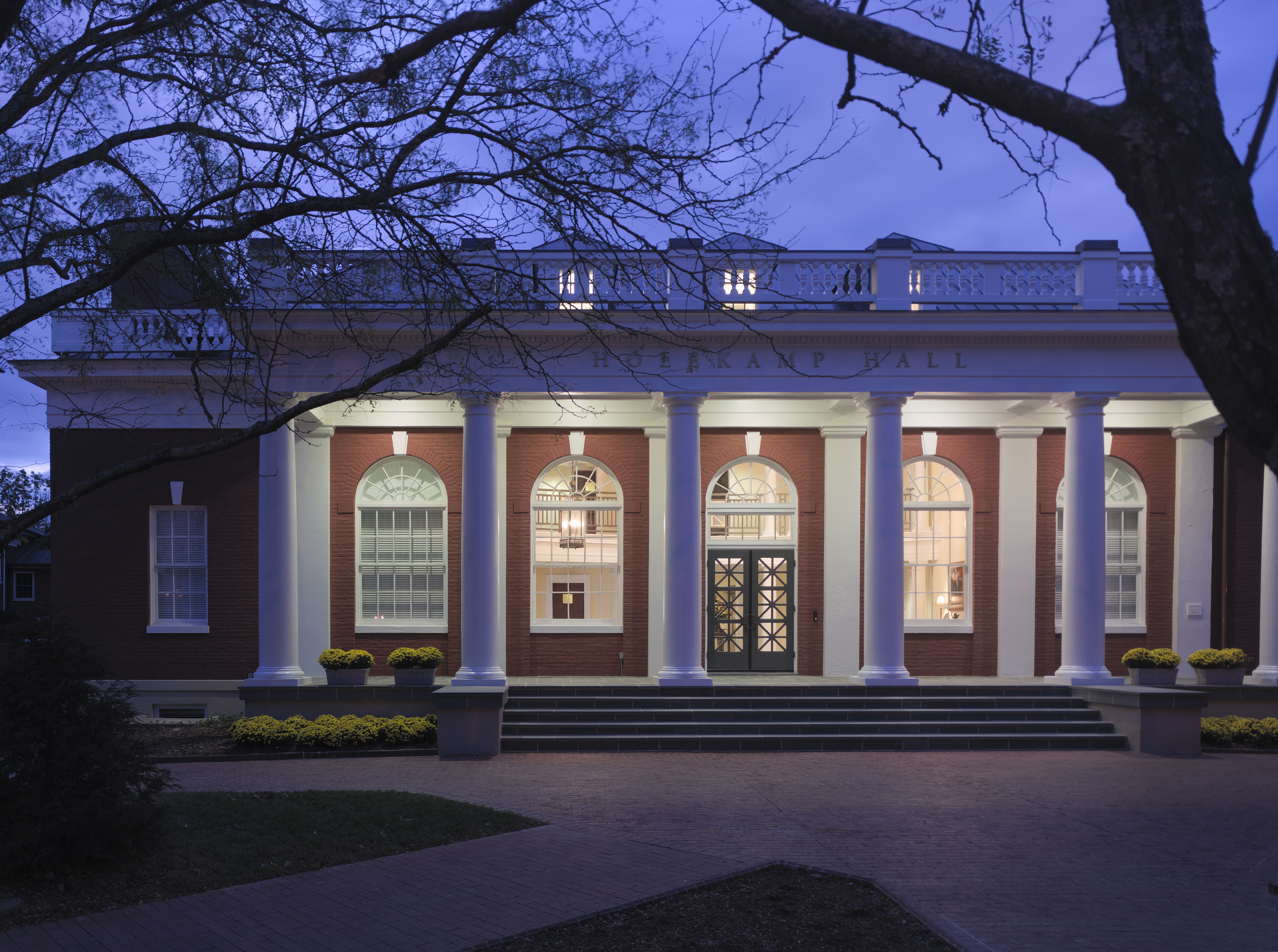 Washington Hall of the Historic Colonnade, Washington and Lee ...
