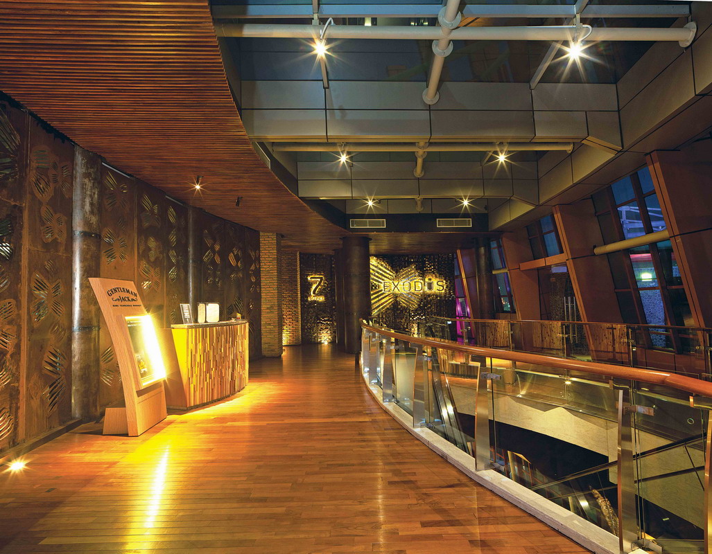 THE 7TH EXODUS LOUNGE, KUNINGAN CITY by Julio Architect & Partners ...