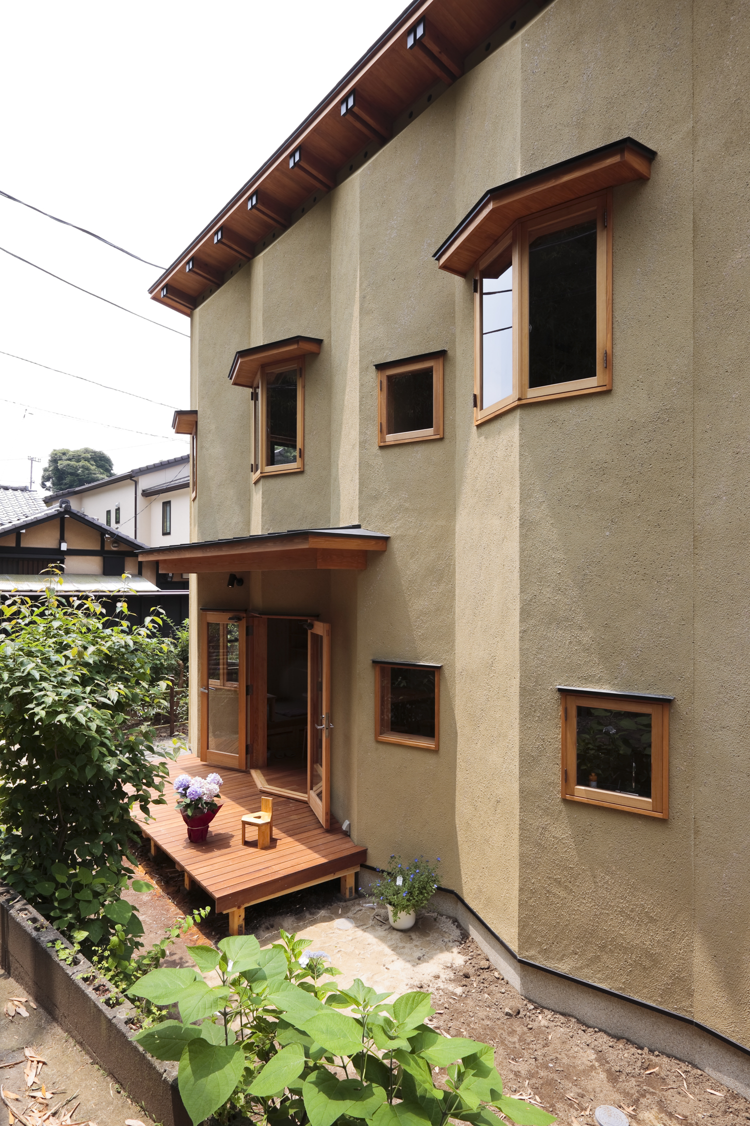 fortified house by HIKI Takuto +MSK associates - Architizer