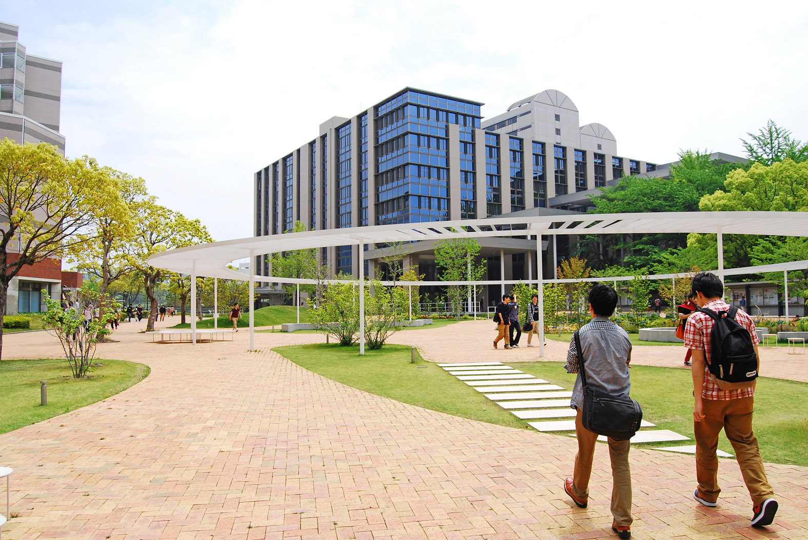 Kyushu Sangyo University Landscape Design by DESIGN NETWORK ASSOCIATES ...