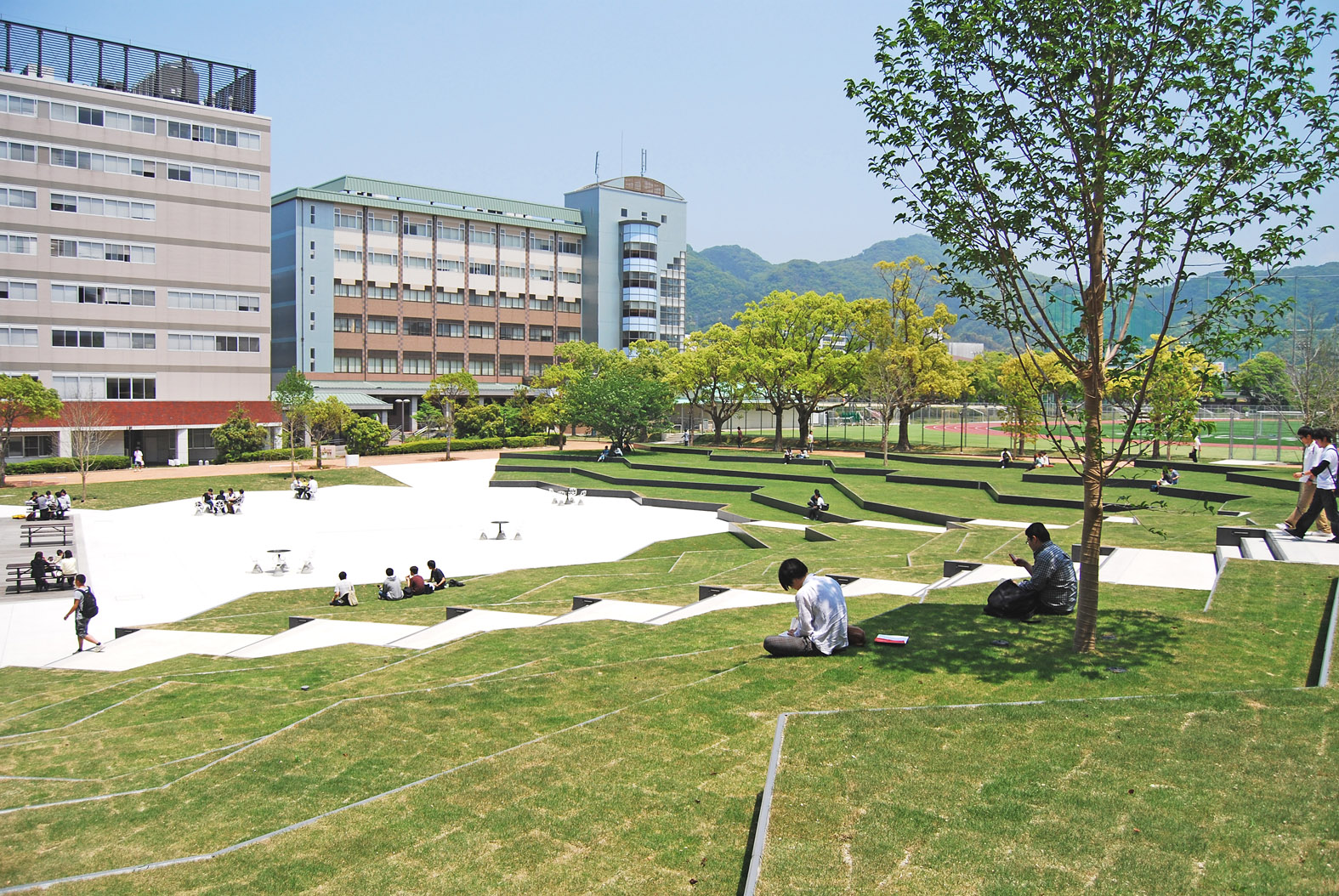 Kyushu Sangyo University Landscape Design by DESIGN NETWORK ASSOCIATES ...