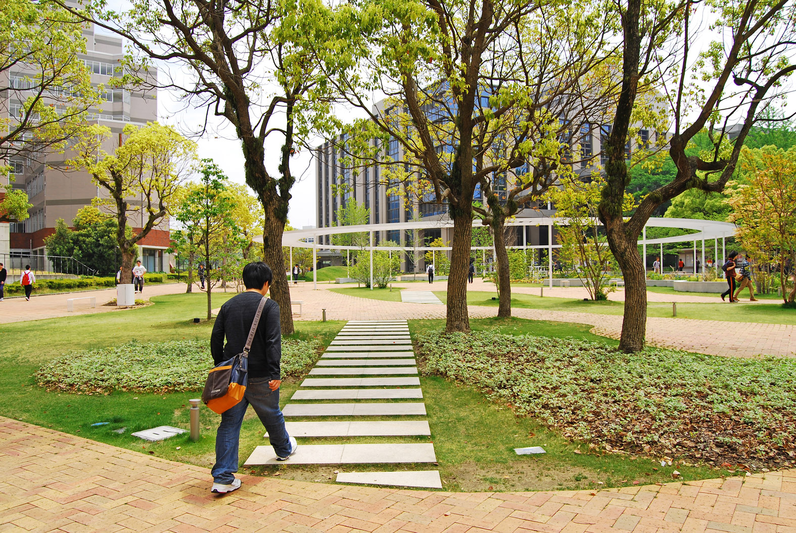 Kyushu Sangyo University Landscape Design by DESIGN NETWORK ASSOCIATES ...