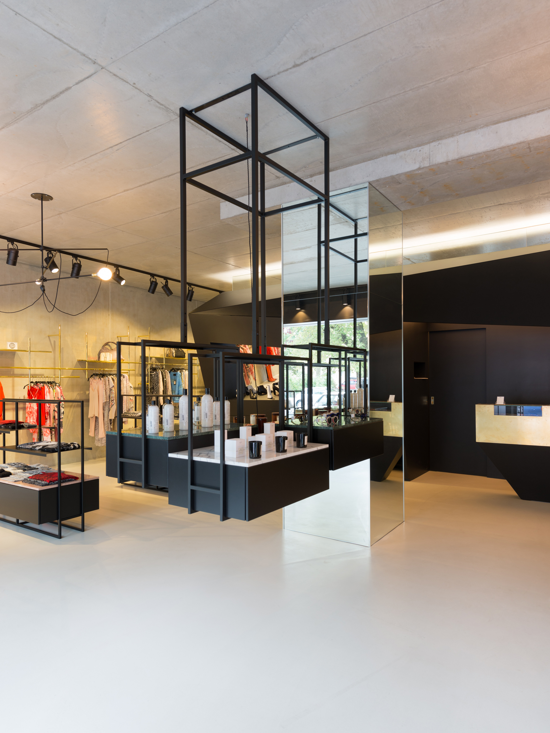 LALA BERLIN FLAGSHIP STORE by NEOPLAN A.O. ARCHITECTURAL OFFICE ...