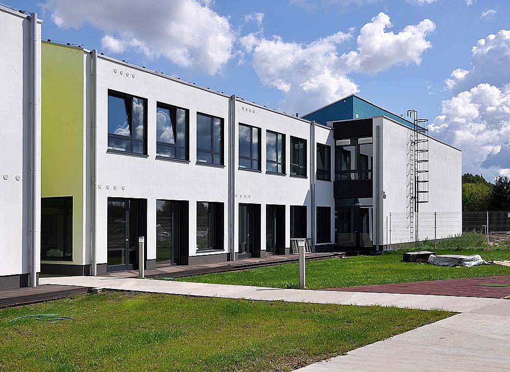 Passive School in Chotomów by 90 Architekci, Piotr Czarnecki - Architizer