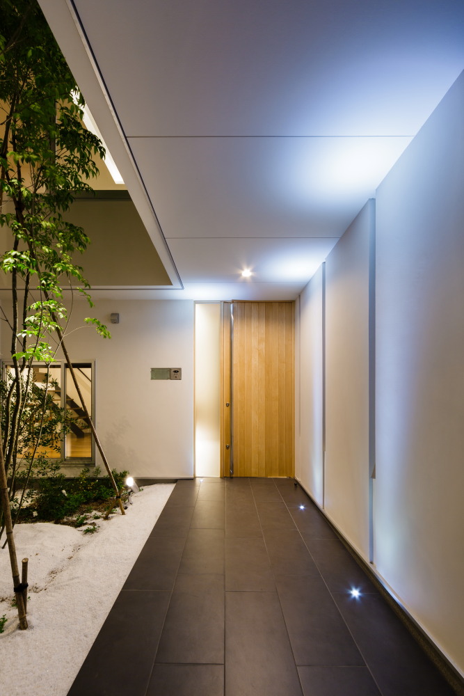 LIGHT COURT HOUSE by MITSUTOSHI OKAMOTO ARCHITECT OFFICE - Architizer