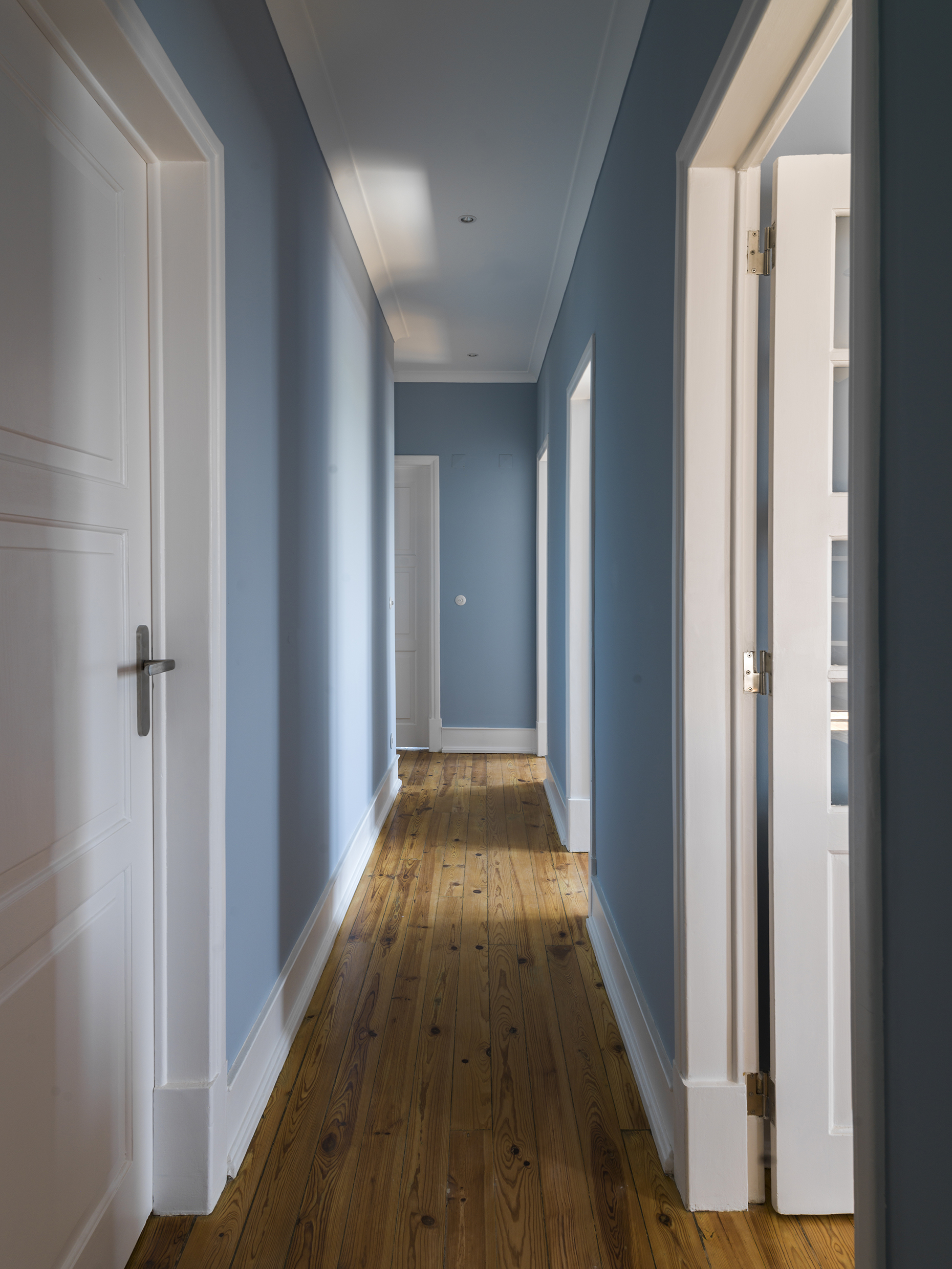 Hanging Stairs - Interior Extension and Renewal by António Costa Lima ...