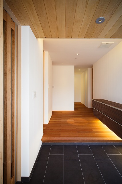 WHITE COURT HOUSE by MITSUTOSHI OKAMOTO ARCHITECT OFFICE - Architizer