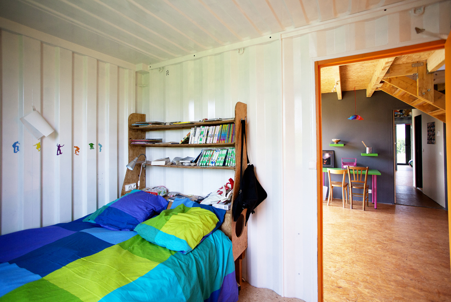 HOLIDAY CONTAINER HOUSE by MNM architectes - Architizer