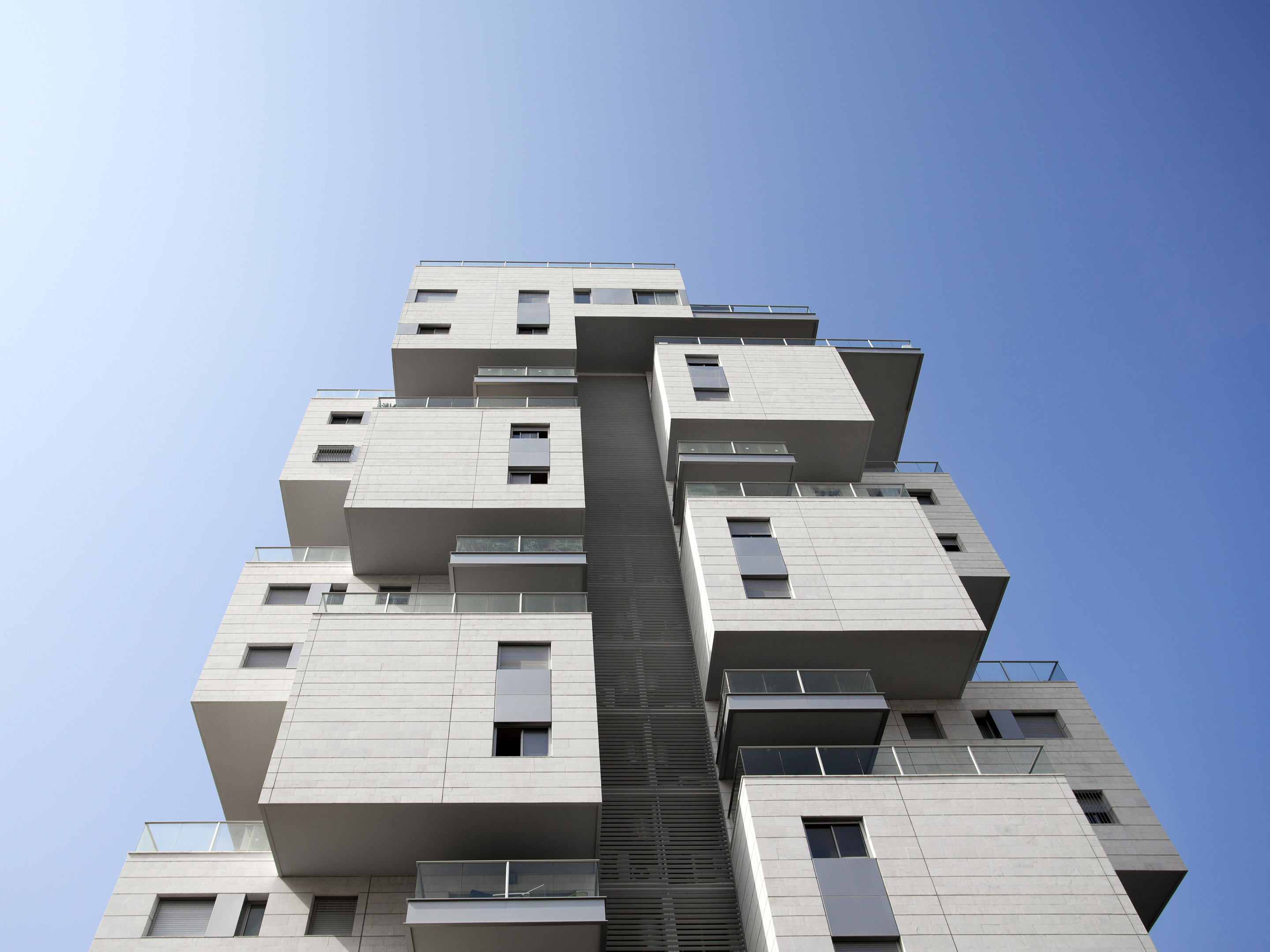 Z Design Building by AMIR MANN/AMI SHINAR ARCHITECTS & PLANNERS LTD ...