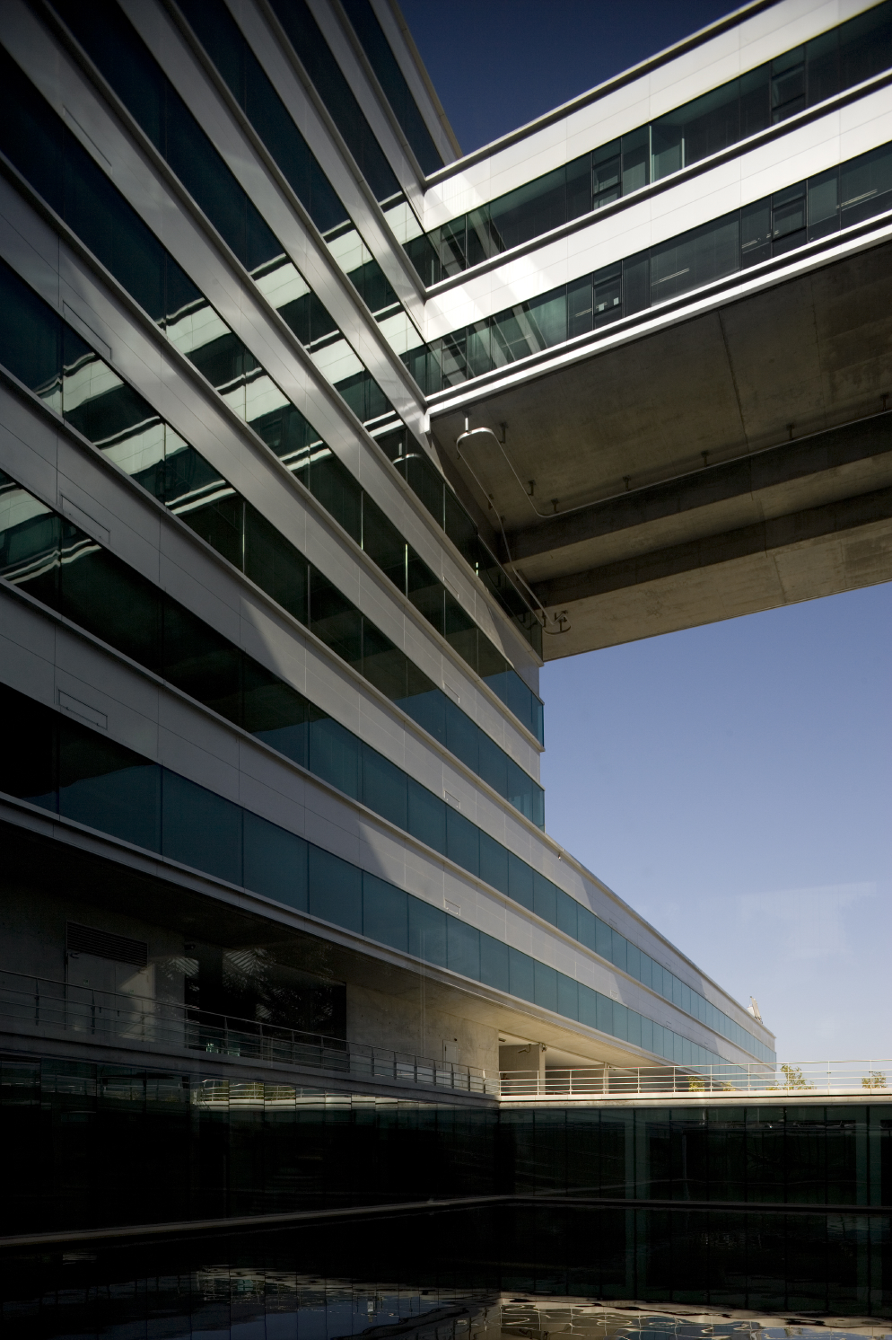 Vodafone Headquarters by A. Burmester Arquitectos Associados - Architizer