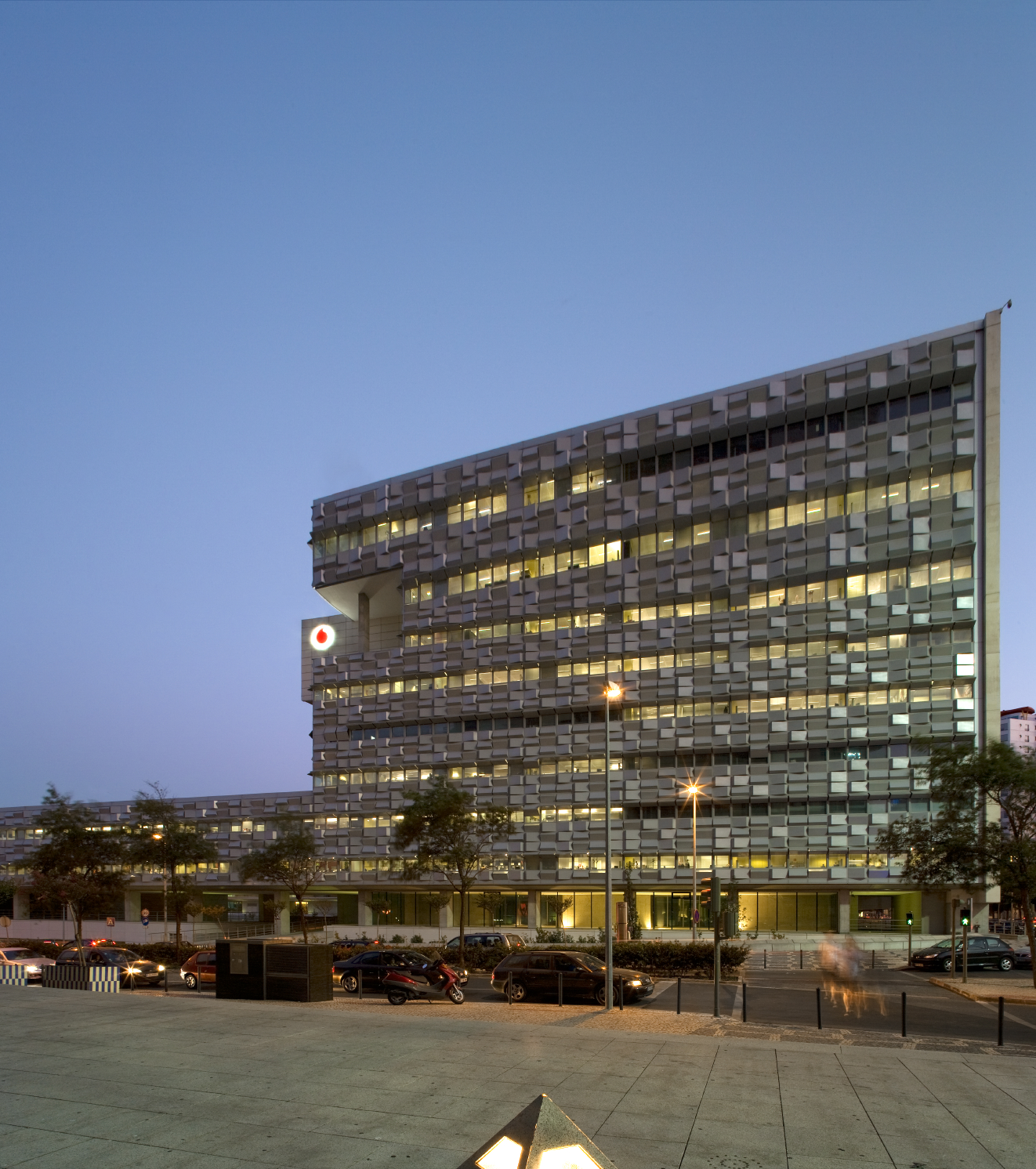 Idea 1000618: Vodafone Headquarters by A. Burmester Arquitectos ...