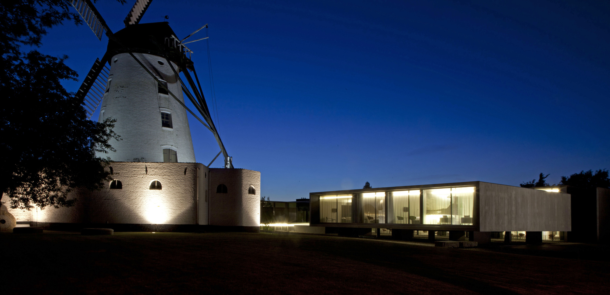 Villa Roces by Govaert & Vanhoutte Architects - Architizer