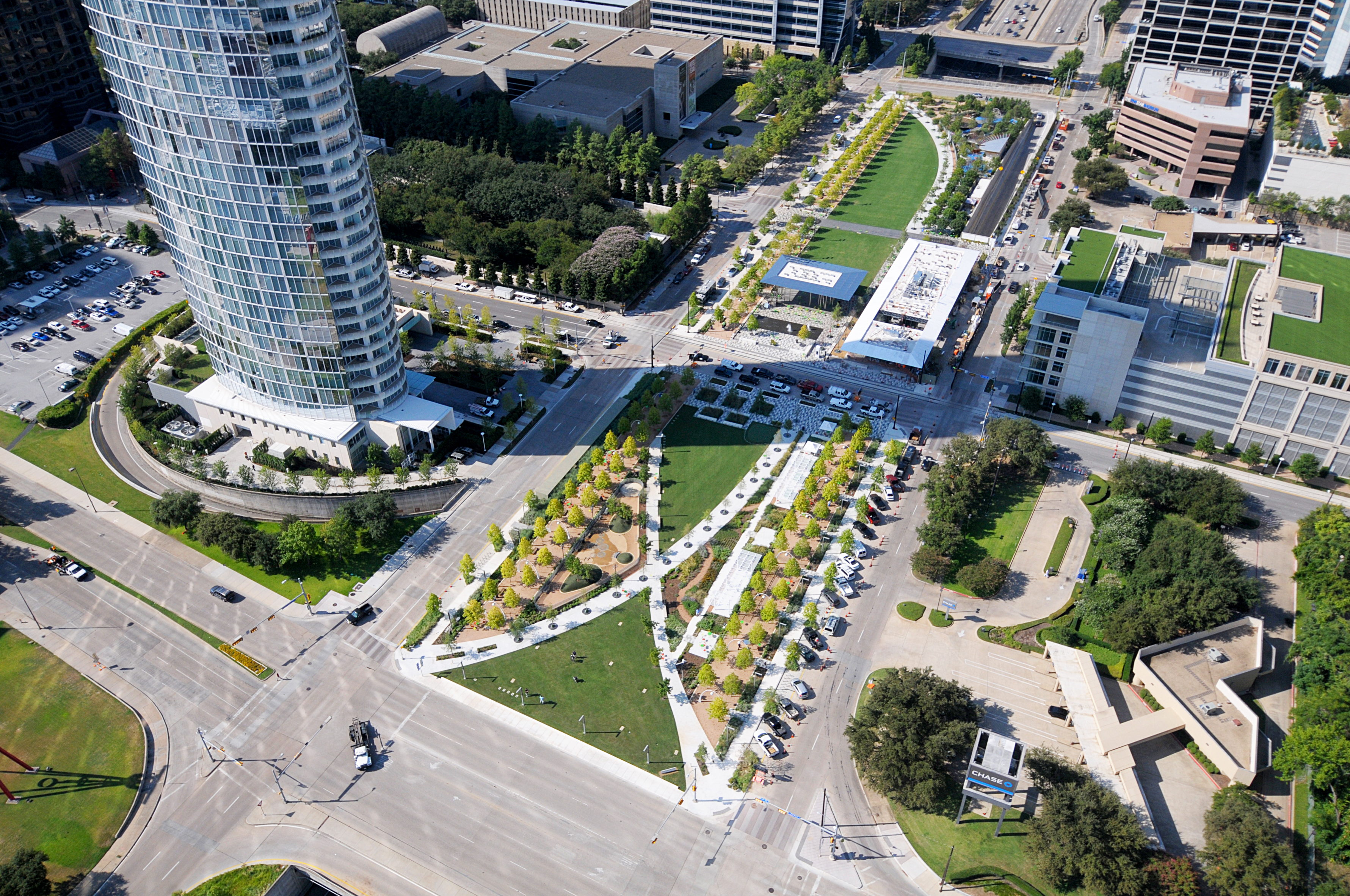 Klyde Warren Park - Architizer