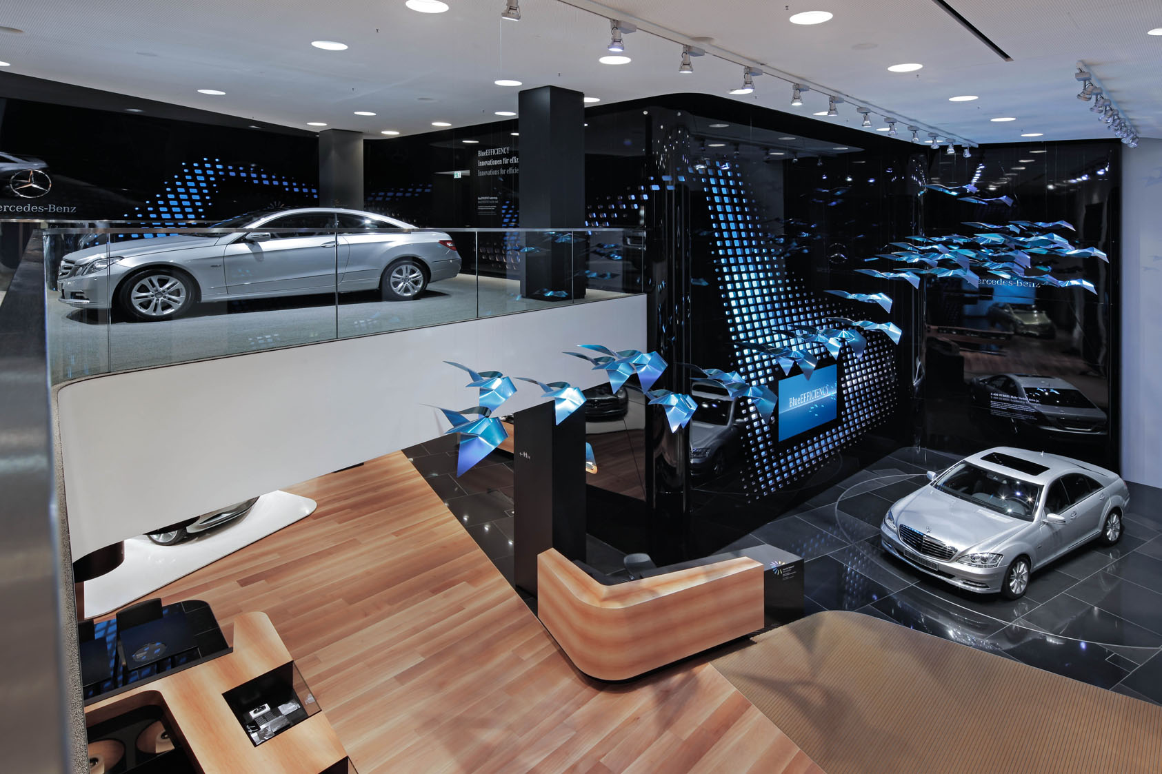 Showroom 'Mercedes-Benz Gallery' Berlin by Kauffmann Theilig & Partner ...