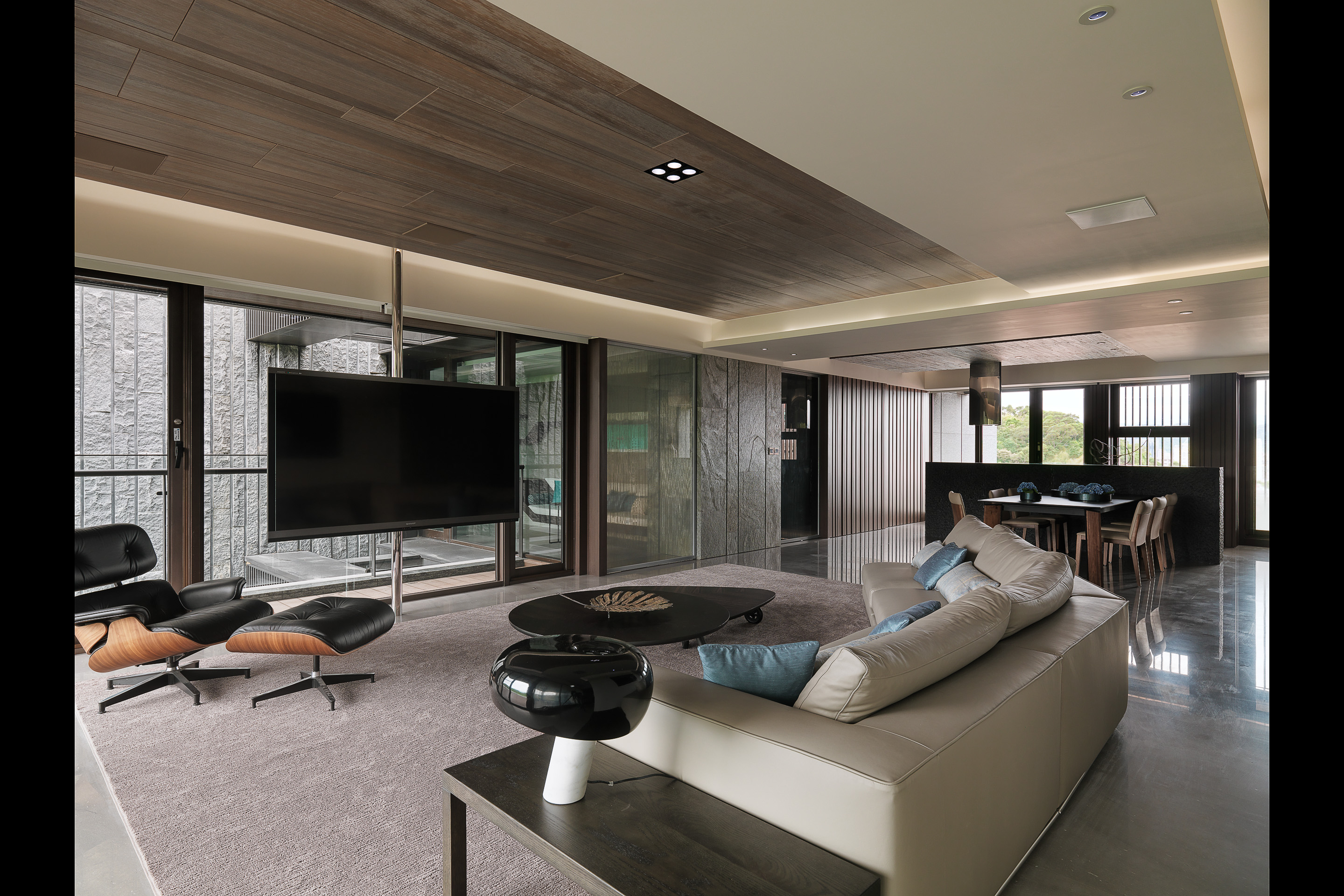 Idea 1037188: Between Doors and Walls by Chains Interior in Taiwan ...