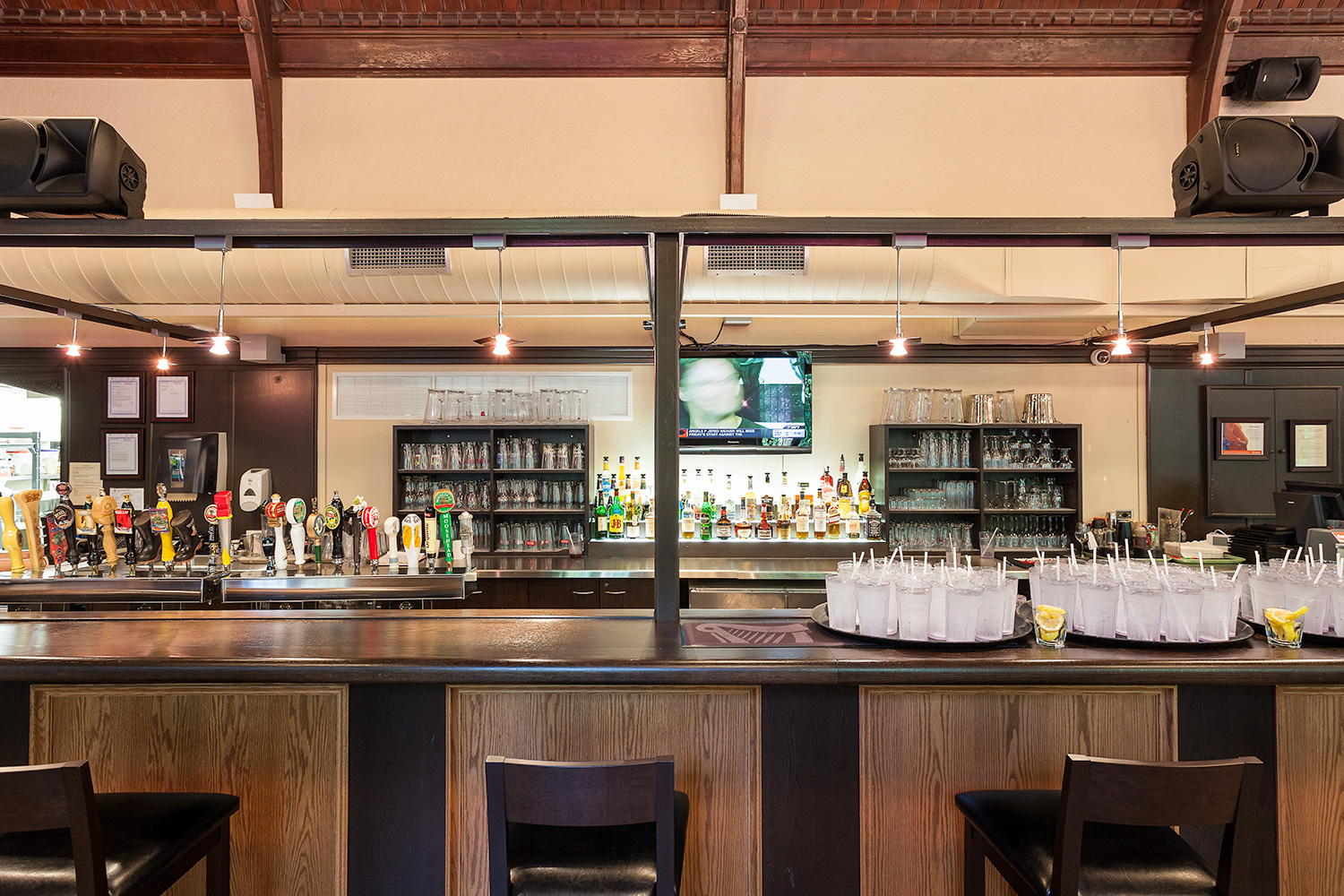 Phoenix Pub and Restaurant, McMaster University by mcCallumSather ...