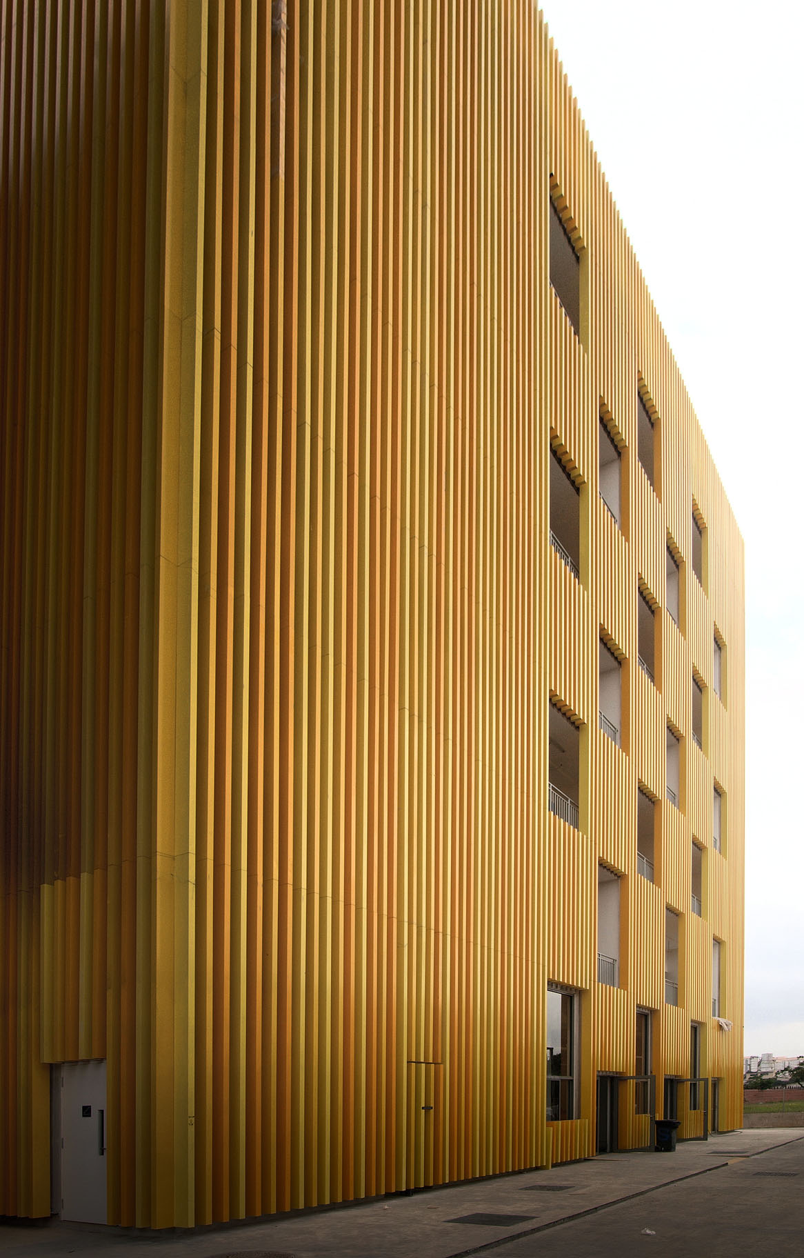 Anomalous Volumes: 11 Modular Buildings With Stacked Configurations ...