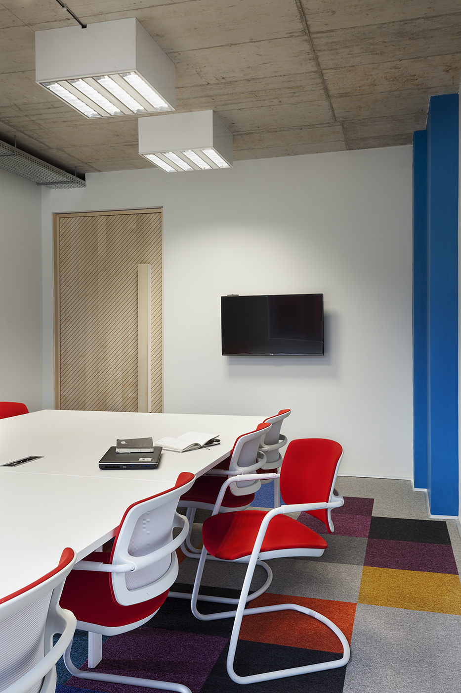 SiteGround office by Cachè atelier - Architizer
