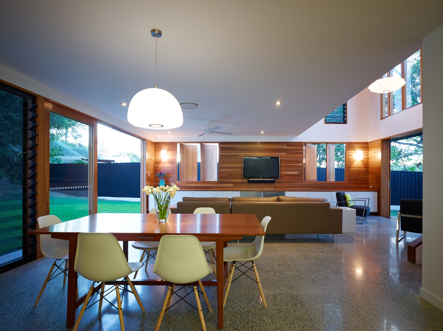 Idea 1053604: Post-Post War House by Shaun Lockyer Architects in Bardon ...