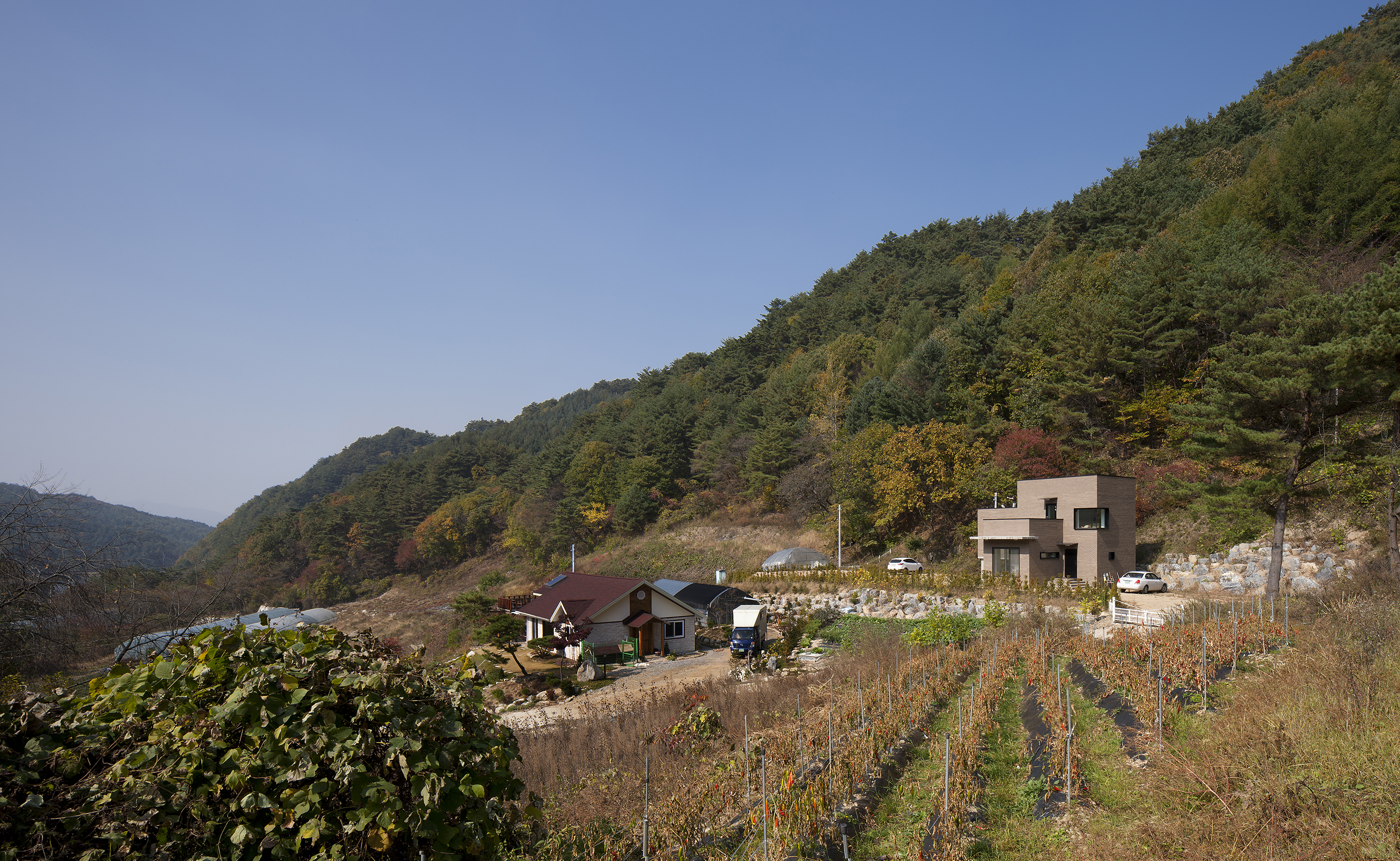 House in Sang-an: Playground of a Delightful Couple by Studio Gaon ...