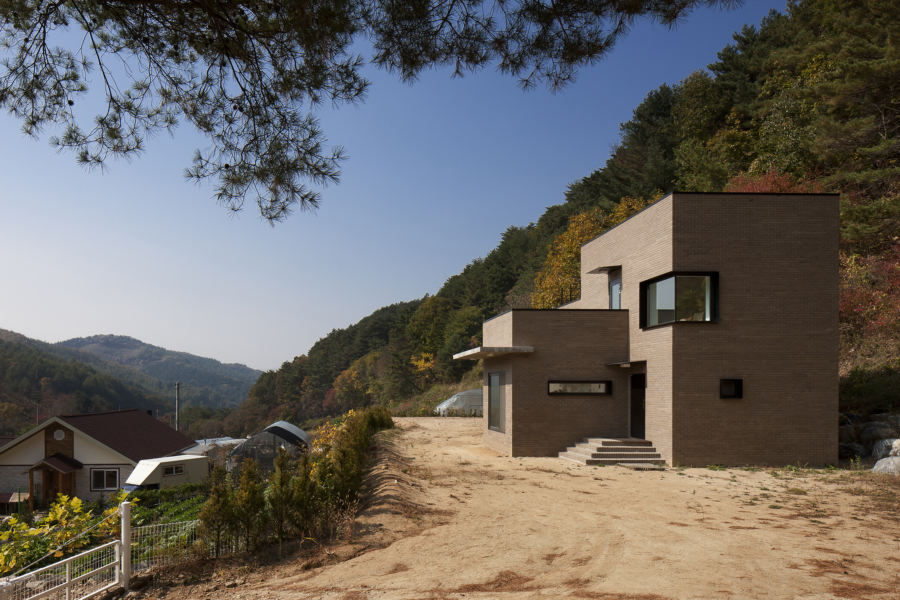 House in Sang-an: Playground of a Delightful Couple by Studio Gaon ...