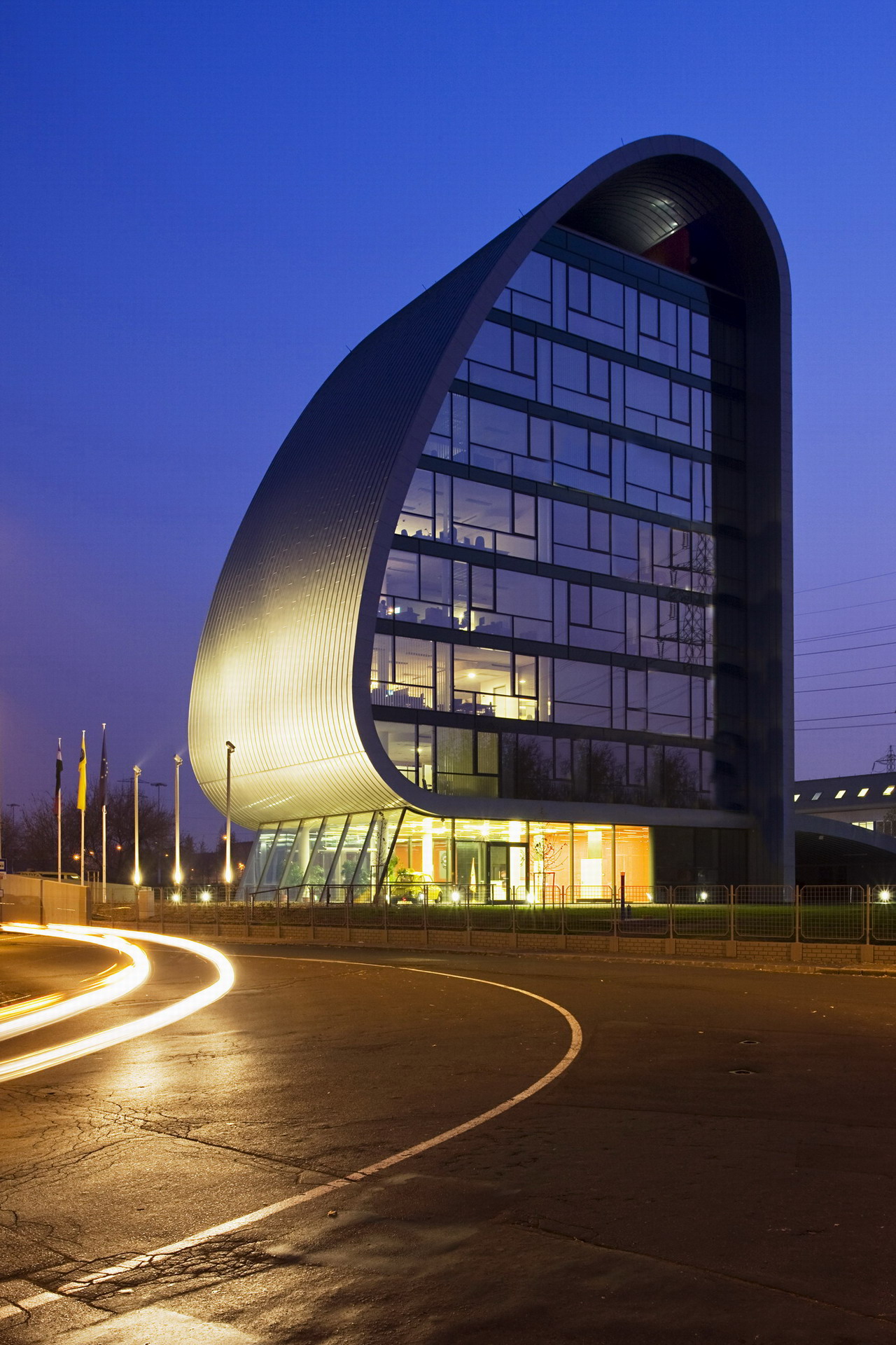 Hungarian Autoclub Headquarters by Vikar and Lukacs Architects Studio ...