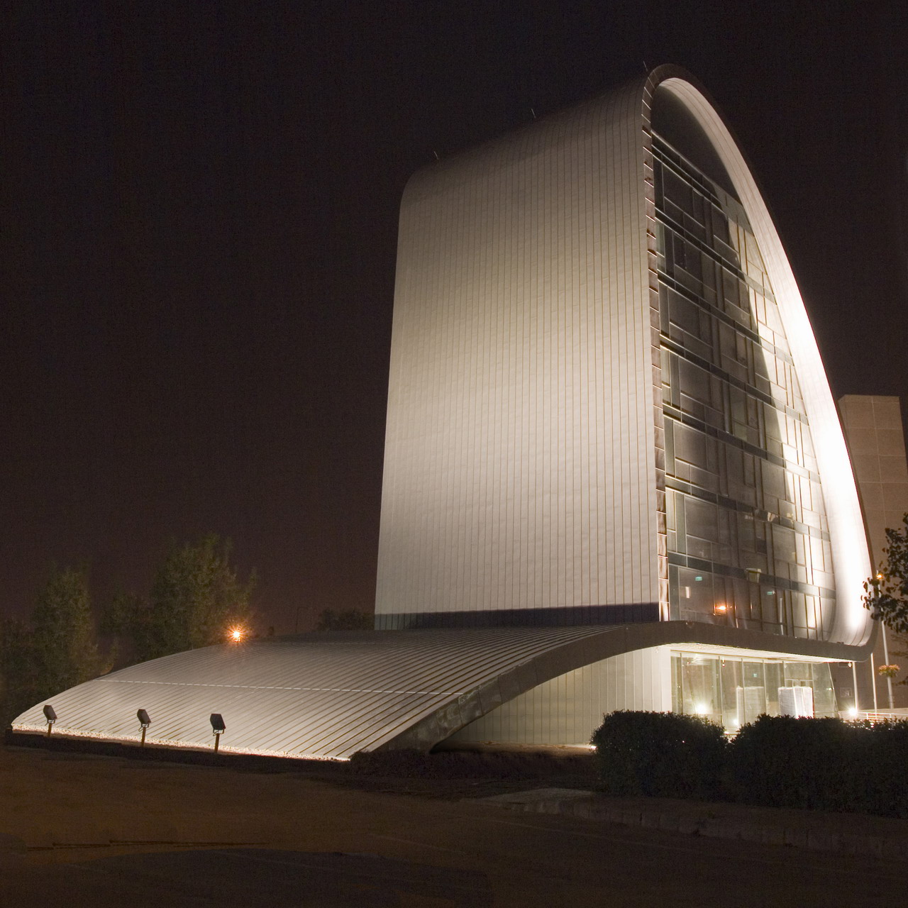 Hungarian Autoclub Headquarters by Vikar and Lukacs Architects Studio ...