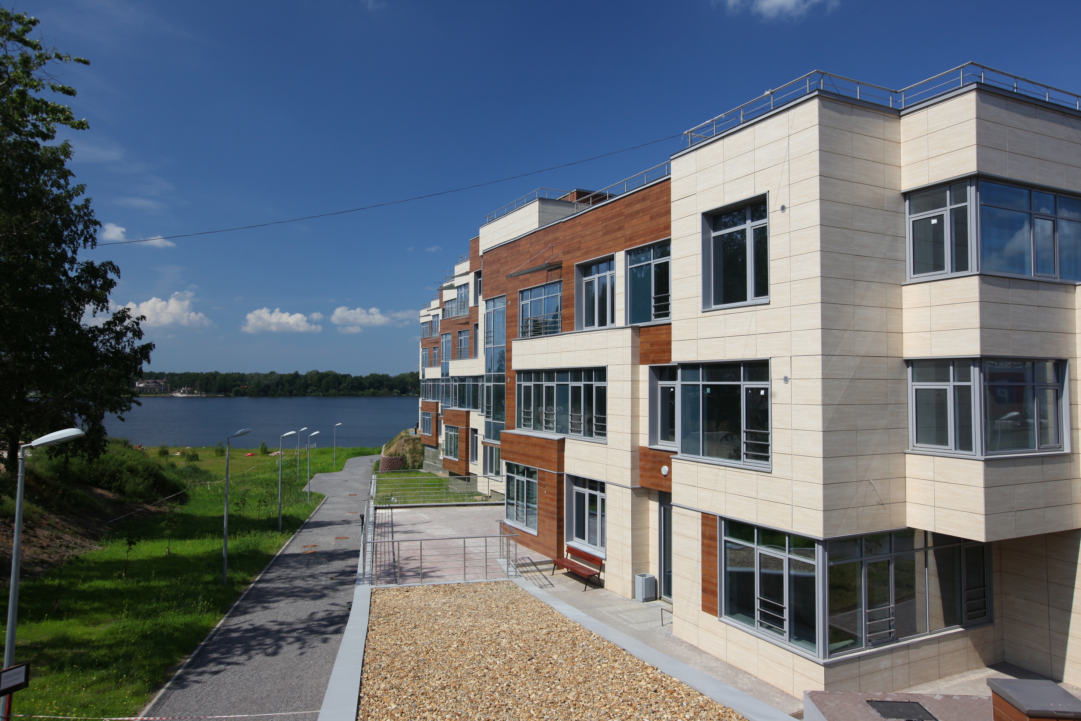 Low-rise residential complex “Lake house” by Architectural bureau A.Len ...