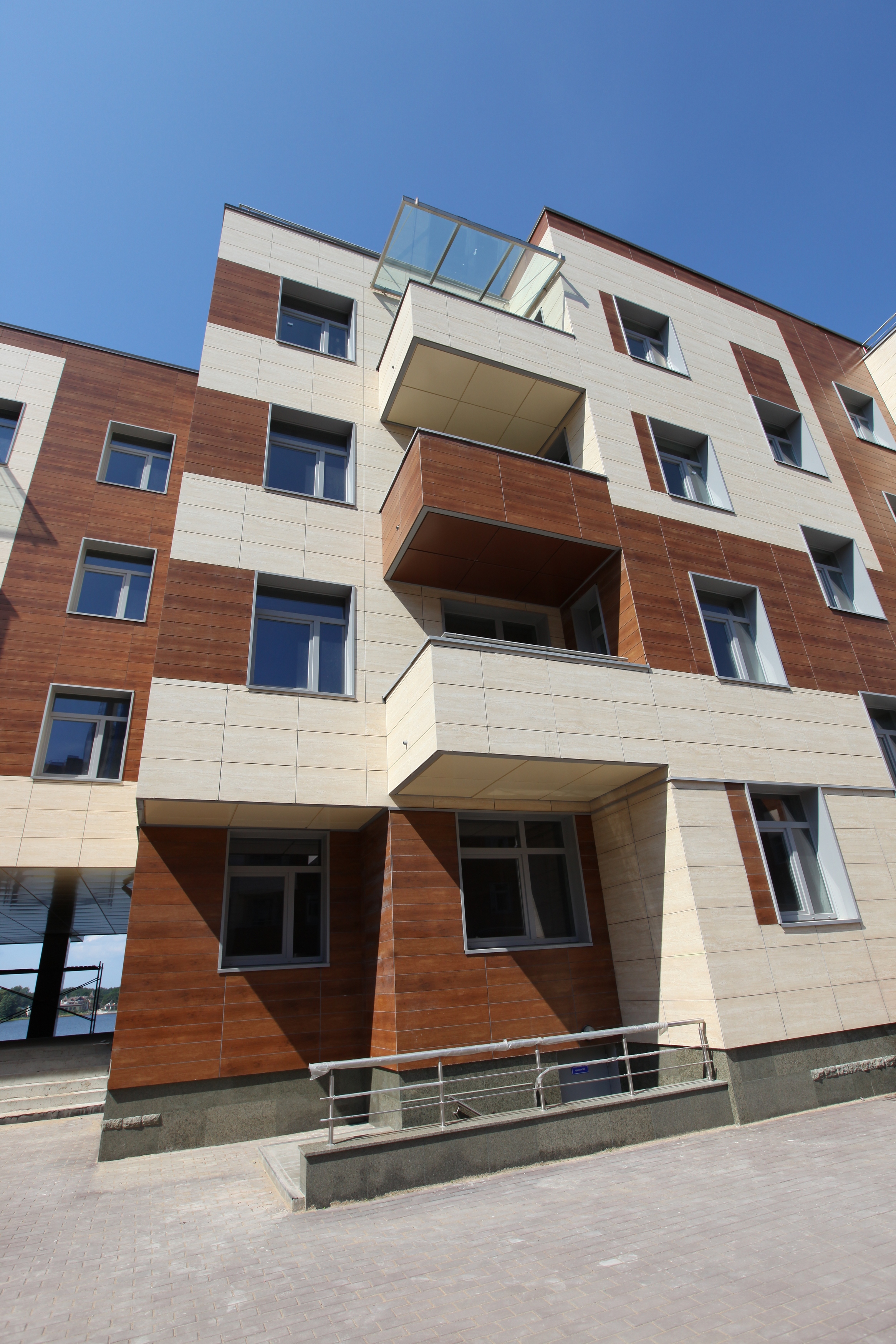 Low-rise residential complex “Lake house” by Architectural bureau A.Len ...