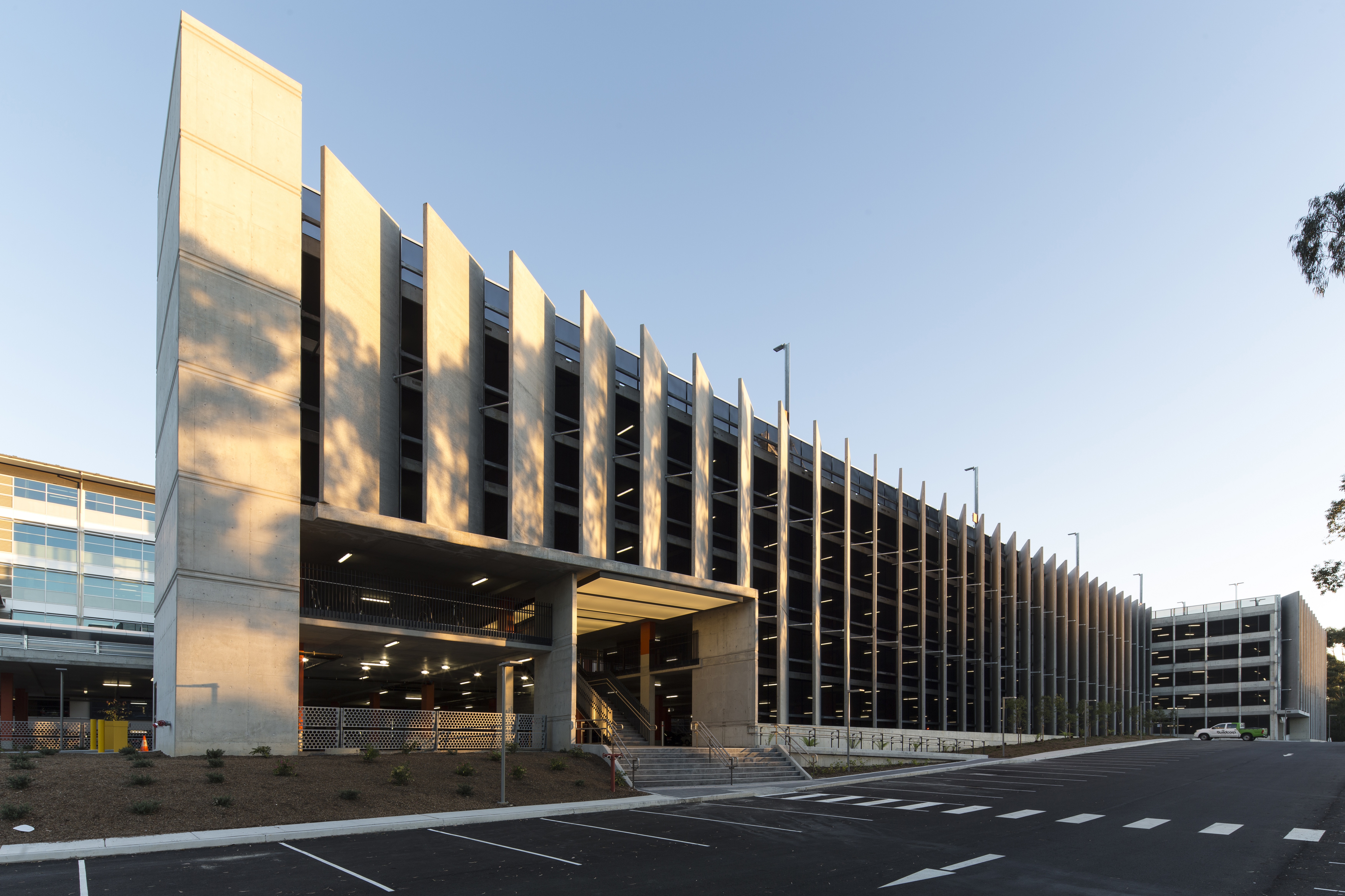 Sydney Adventist Hospital Multi Deck Carpark by Martin & Ollmann ...