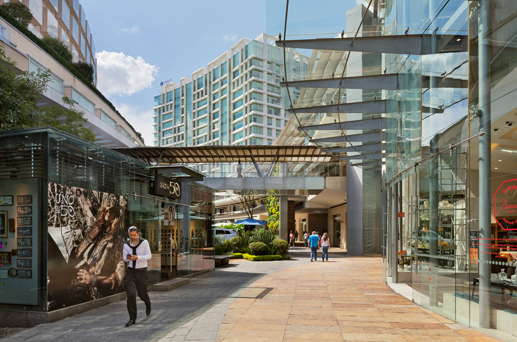 Idea 1087774: Antara Fashion Hall by Sordo Madaleno Arquitectos in ...