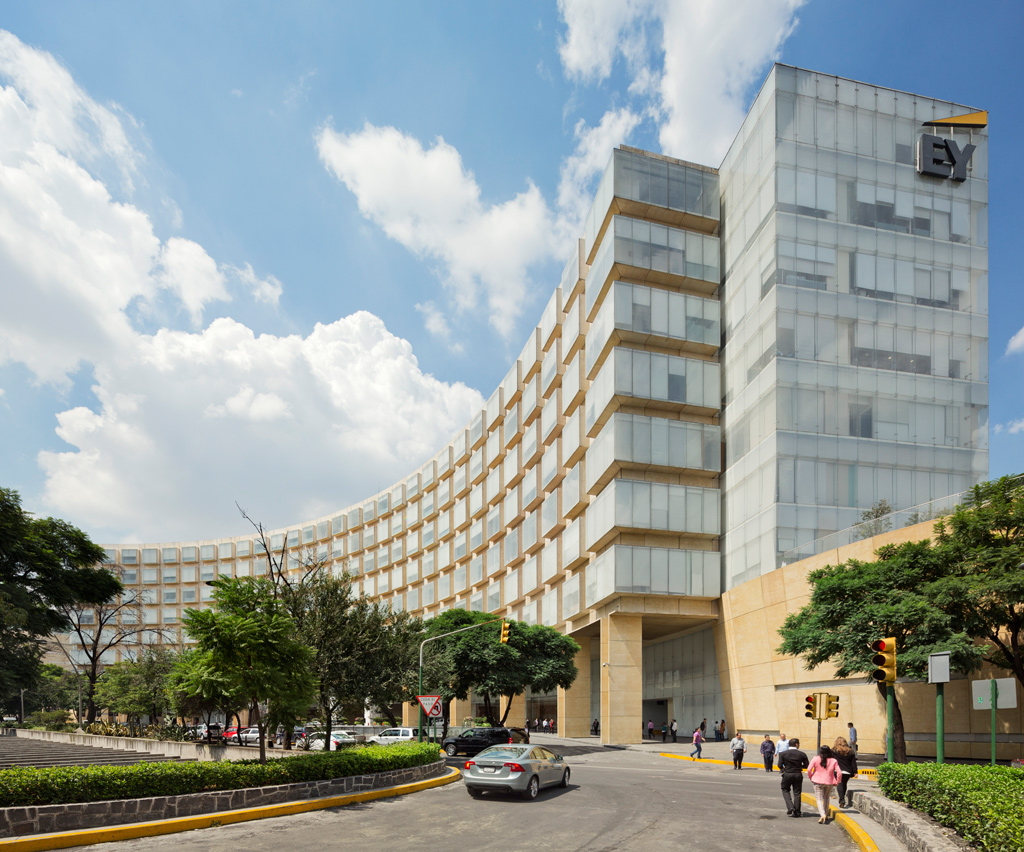 Idea 1087777: Antara Fashion Hall by Sordo Madaleno Arquitectos in ...