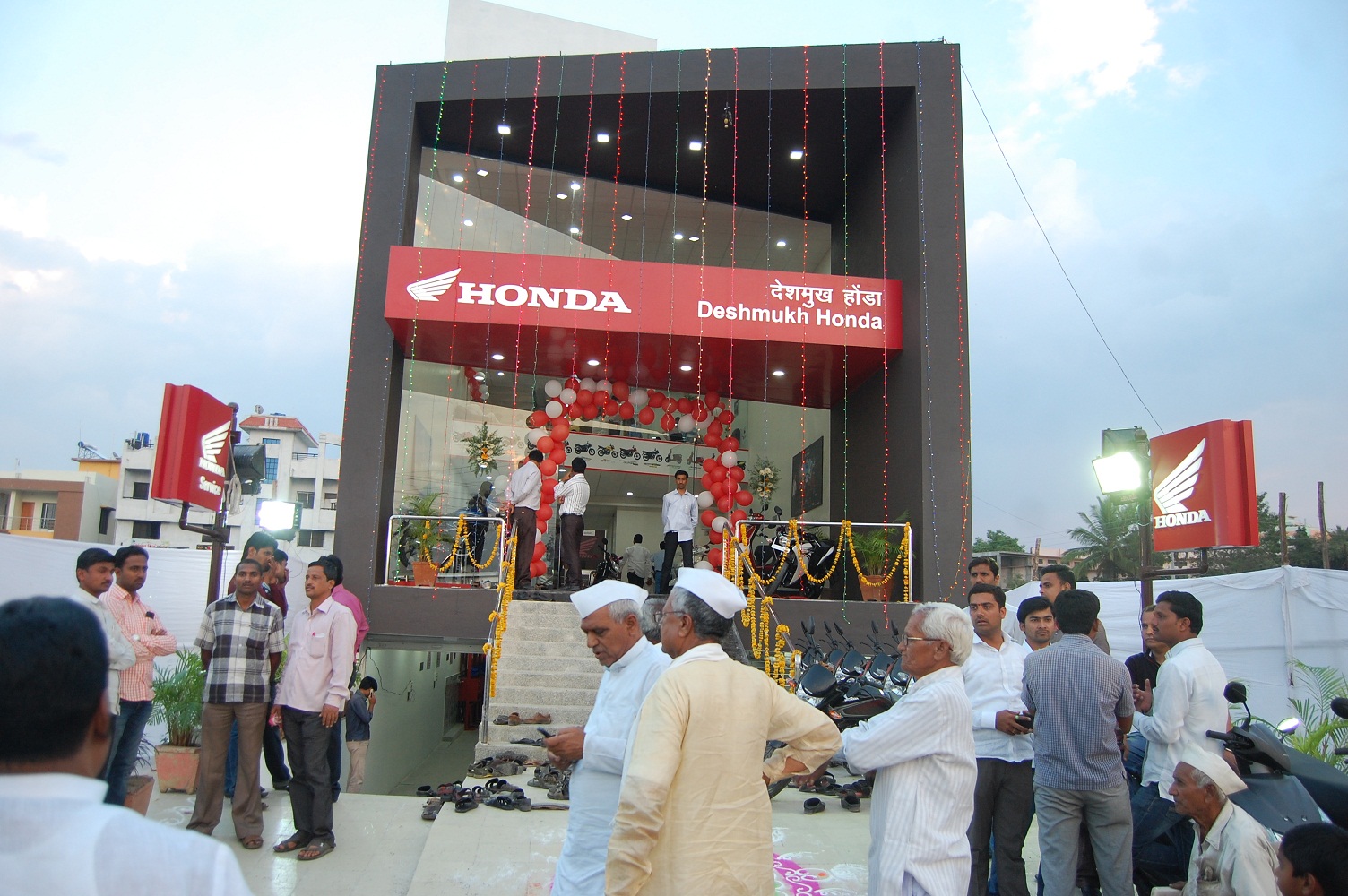 HONDA SHOWROOM by studio-165 - Architizer