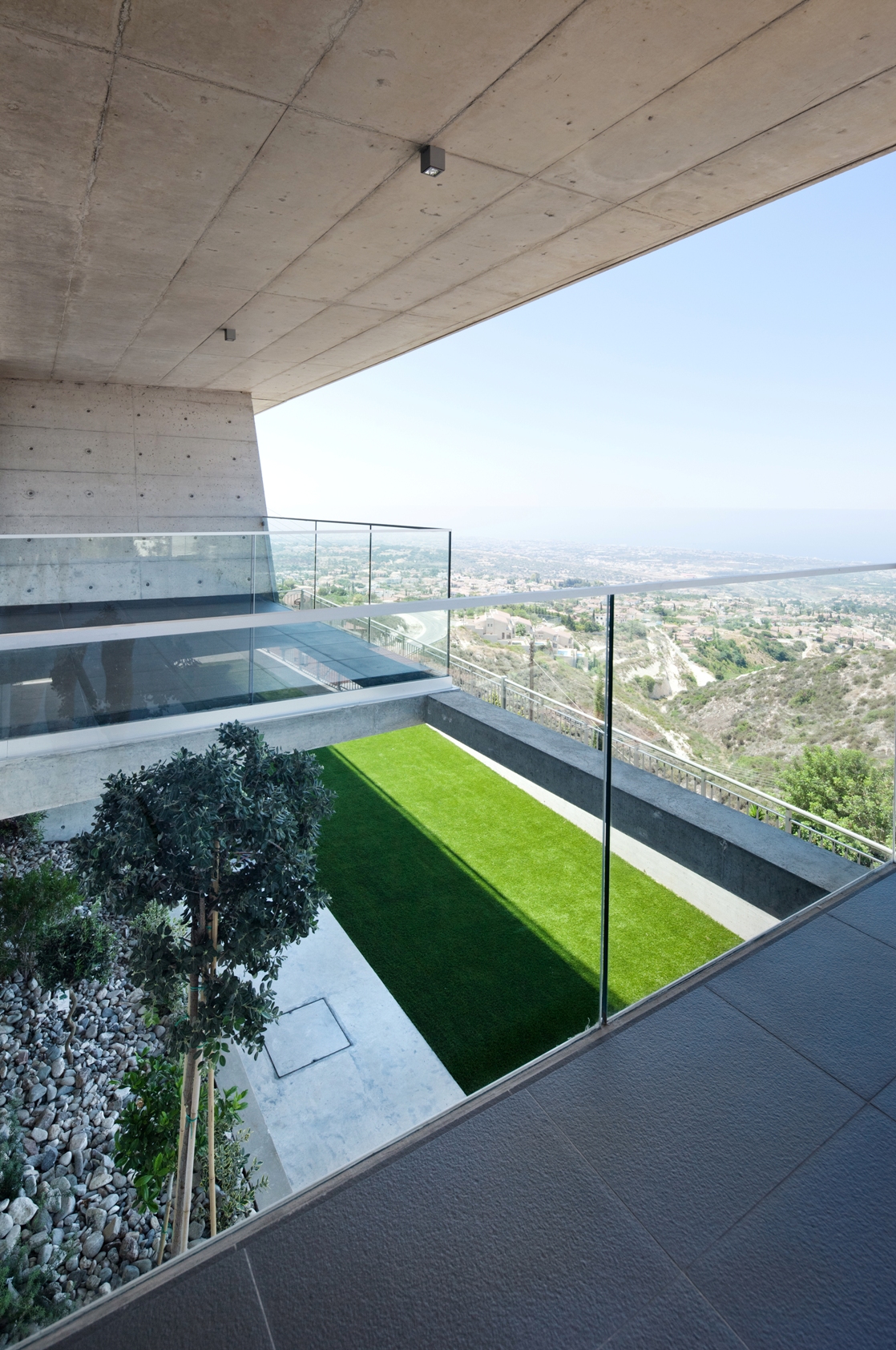 Prodromos and Desi Residence by vardastudio architects and designers ...