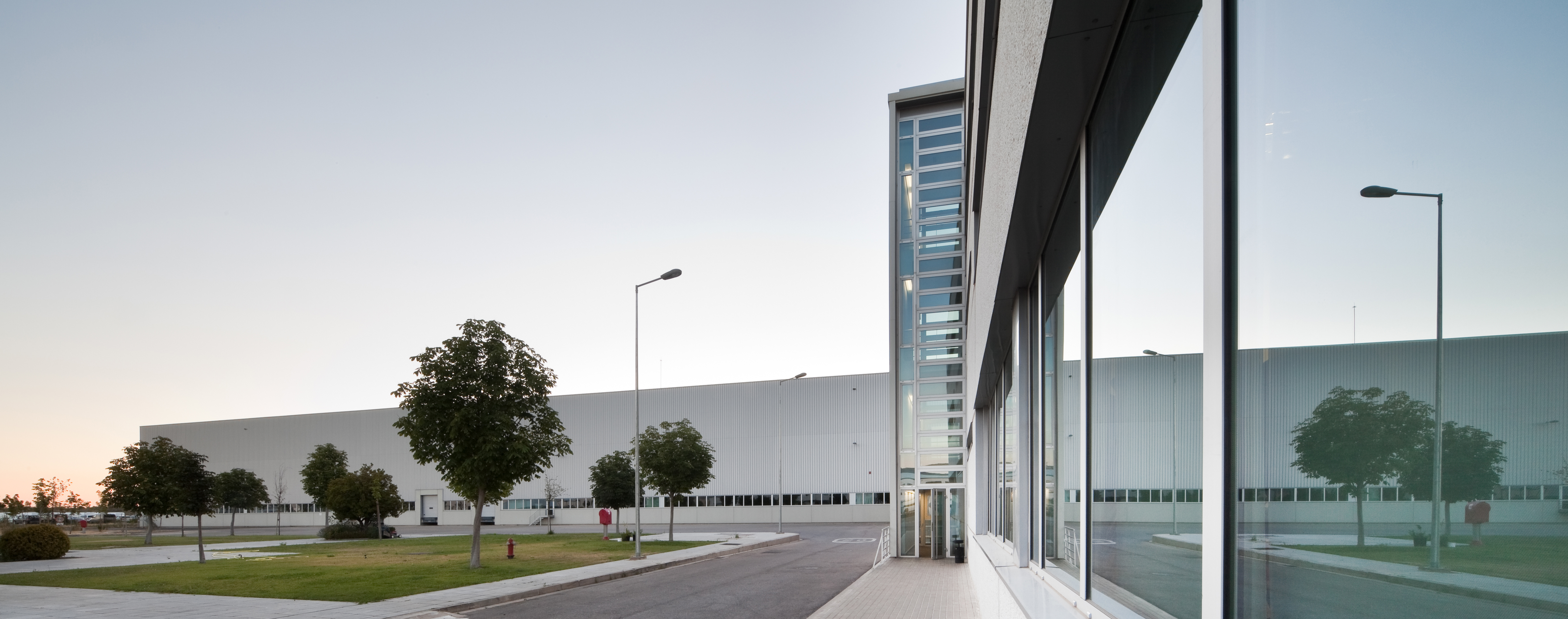 Logistics center Mercedes-Benz by TBI Architecture & Engineering ...