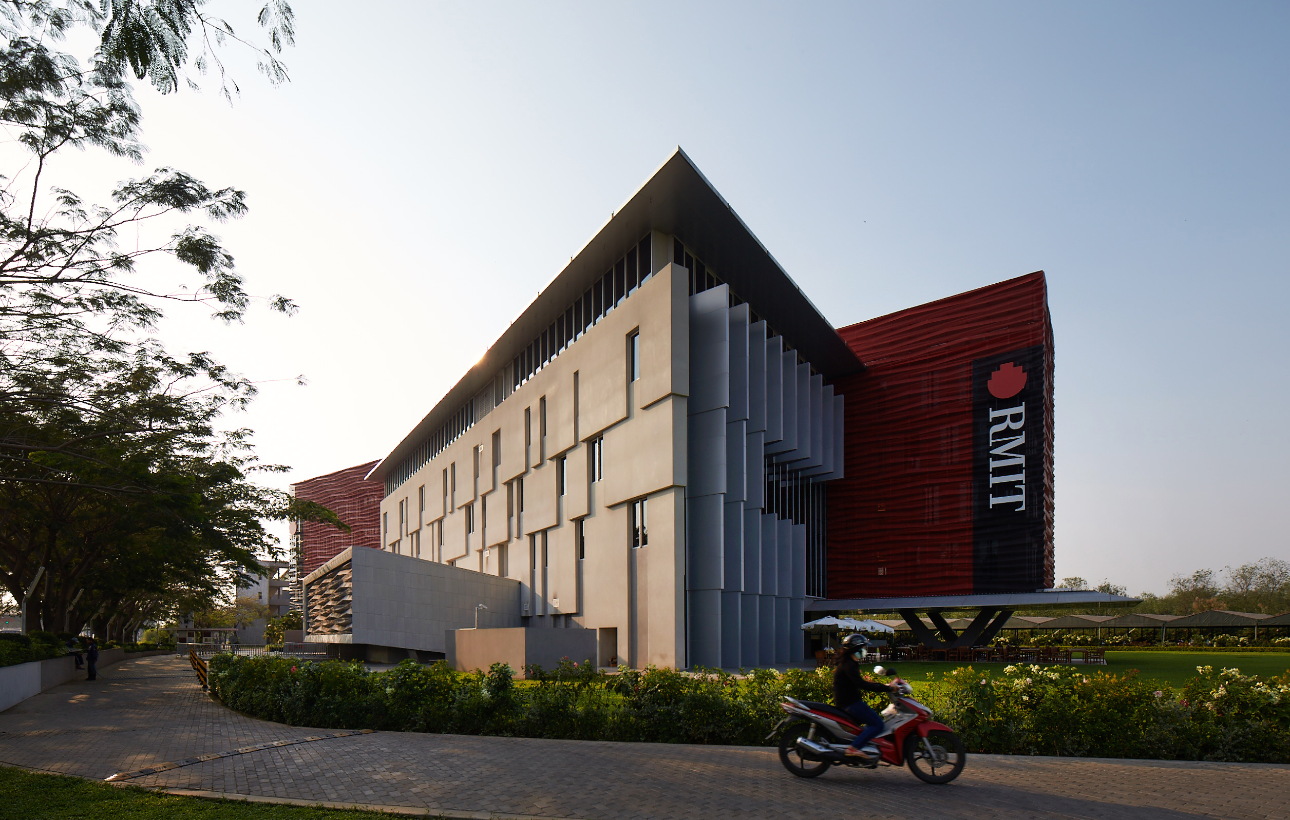 RMIT Academic Building 2 by Spowers Architects - Architizer