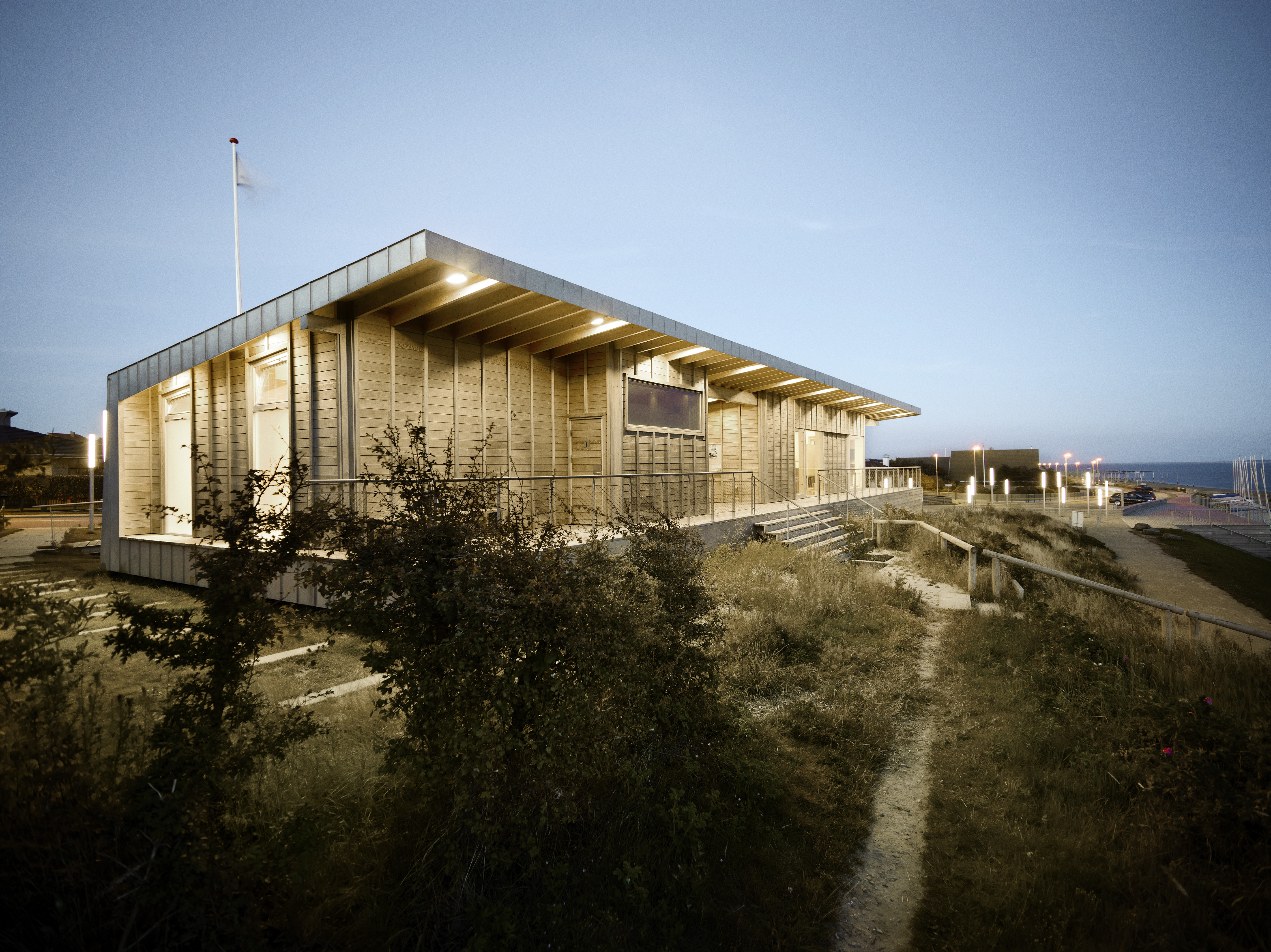 Esbjerg Beach Promenade and Sailing Club by Nathan Romero Arkitekter ...
