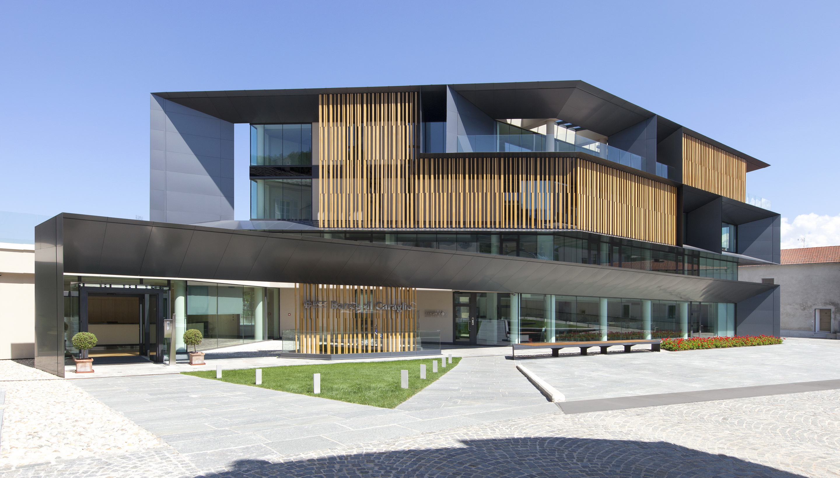 BCC Bank Caraglio by Studio Kuadra - Architizer