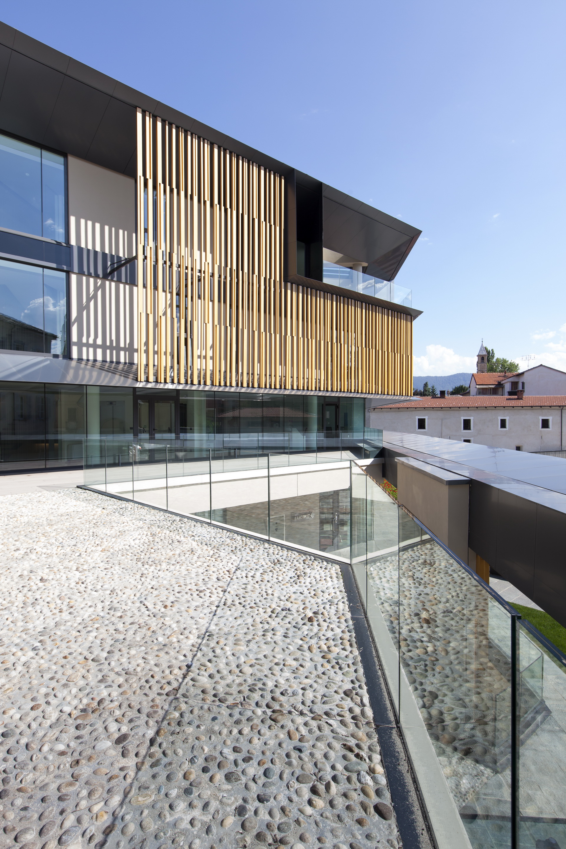 BCC Bank Caraglio by Studio Kuadra - Architizer